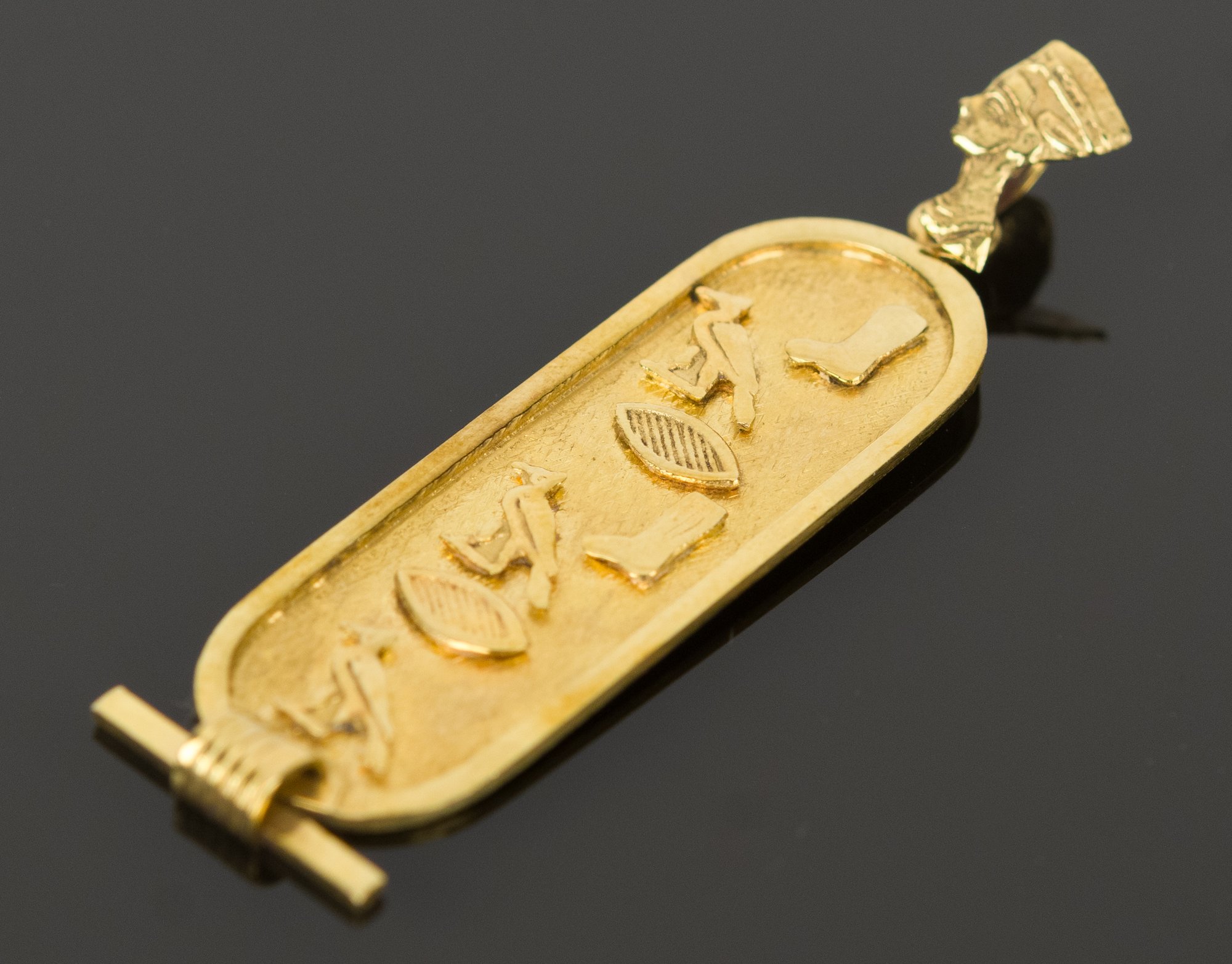 18k Gold Cartouche 'Barbara' Pendant (CTF10) #43723 | Auctionninja.com