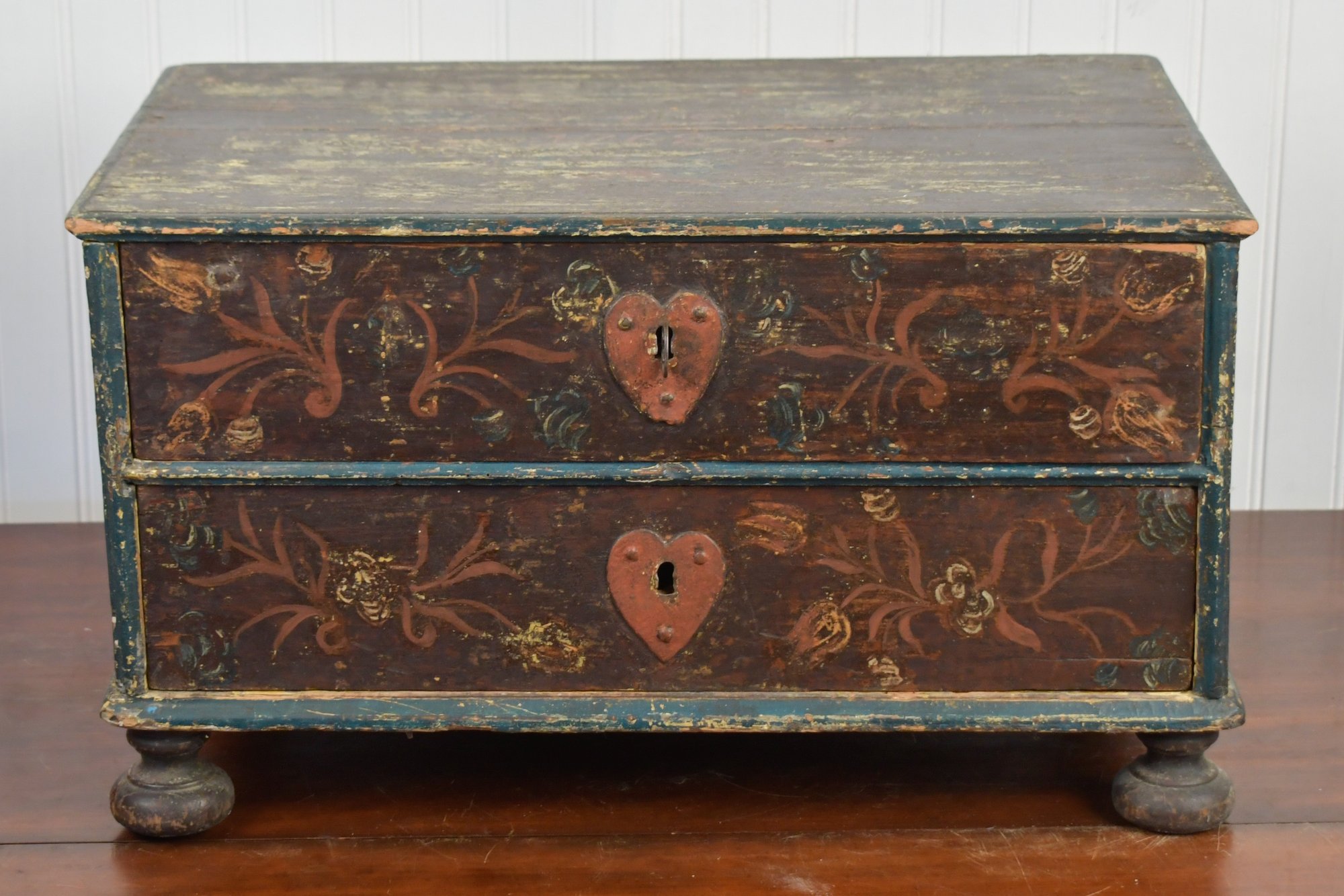 Antique Paint Decorated Box (CTF10) #50812 | Auctionninja.com