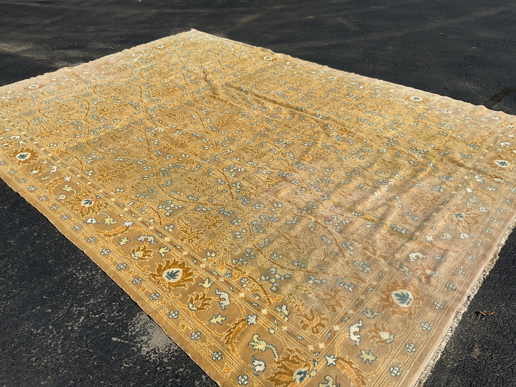 Spanish Hand Made Wool Carpet (CTF20) #39817 | Auctionninja.com