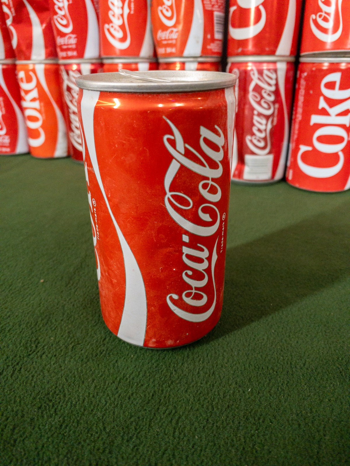 Coca-Cola Collectible Vintage Soda Cans Lot #10799 | Auctionninja.com