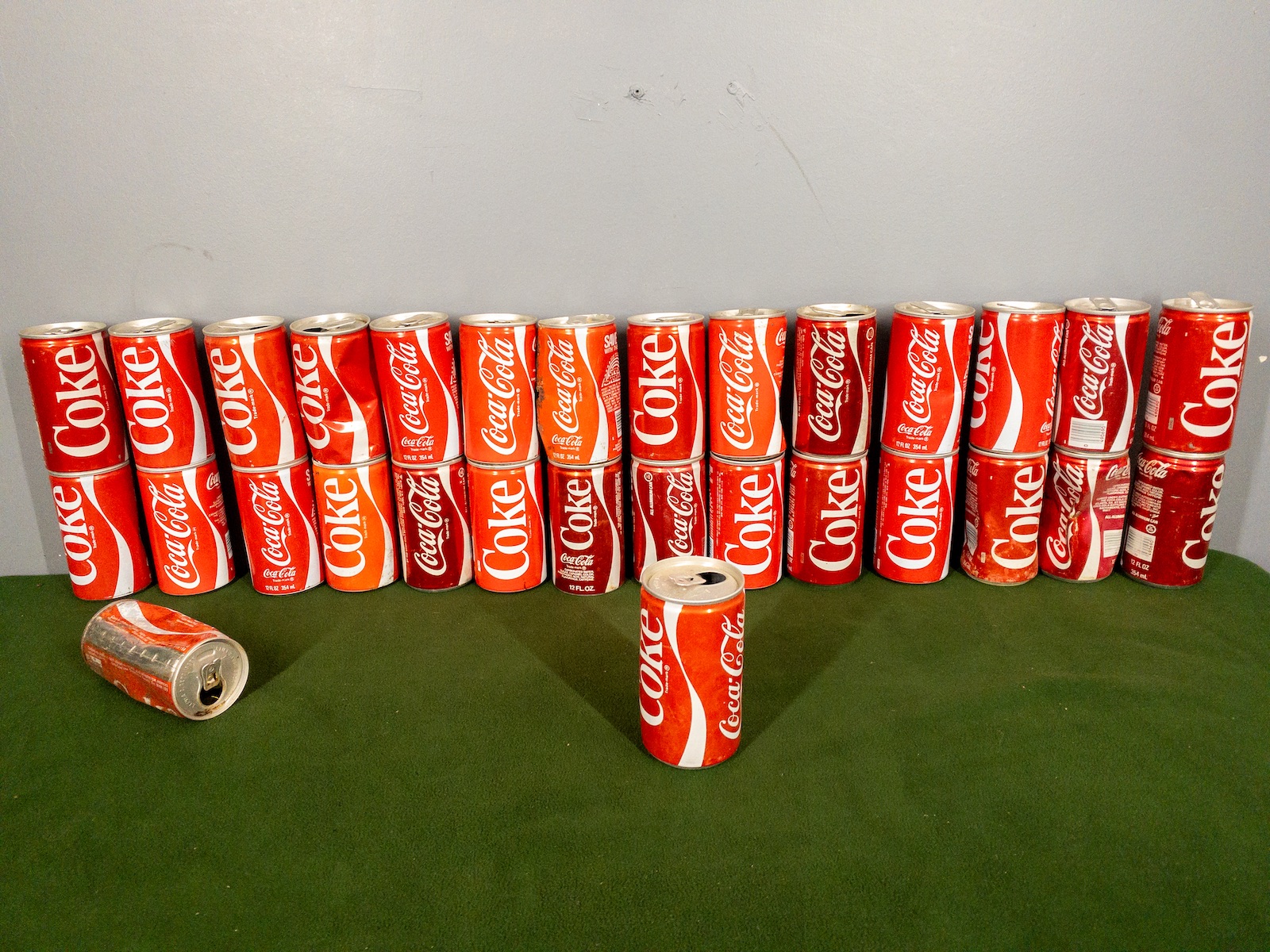 Coca-Cola Collectible Vintage Soda Cans Lot #10799 | Auctionninja.com