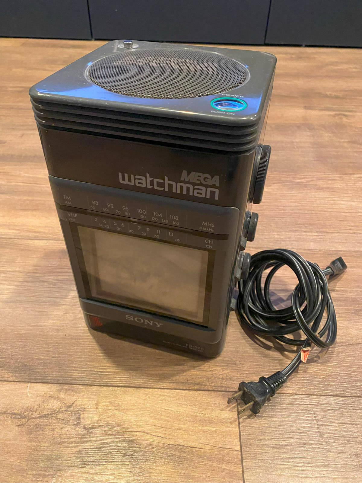 Sony Watchman MEGA FD-500 Black & White TV AM FM Radio Portable CRT ...