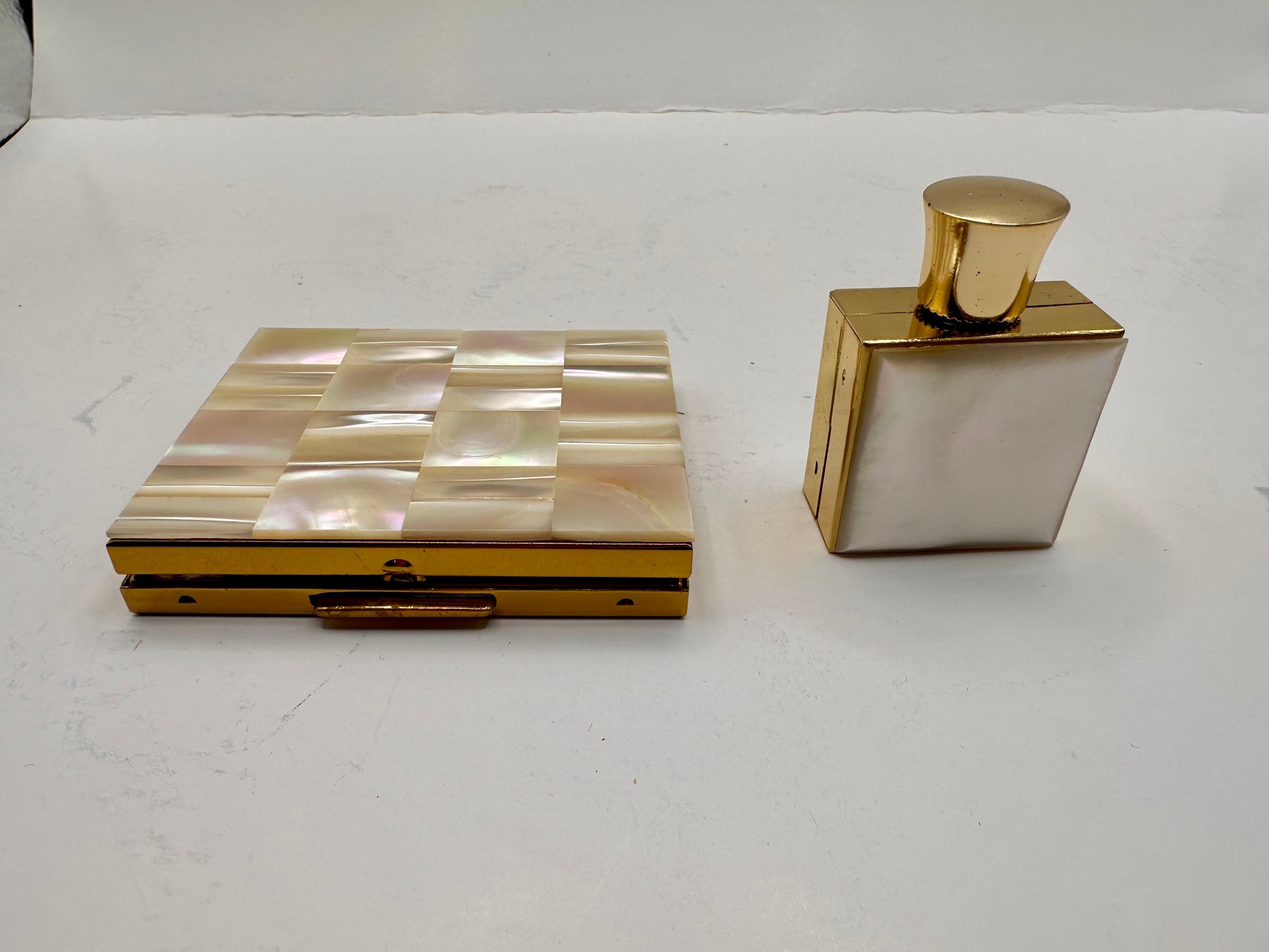 Vintage Mop MOTHER OF PEARL INLAY POWDER COMPACT Brass Tone, Perfume ...