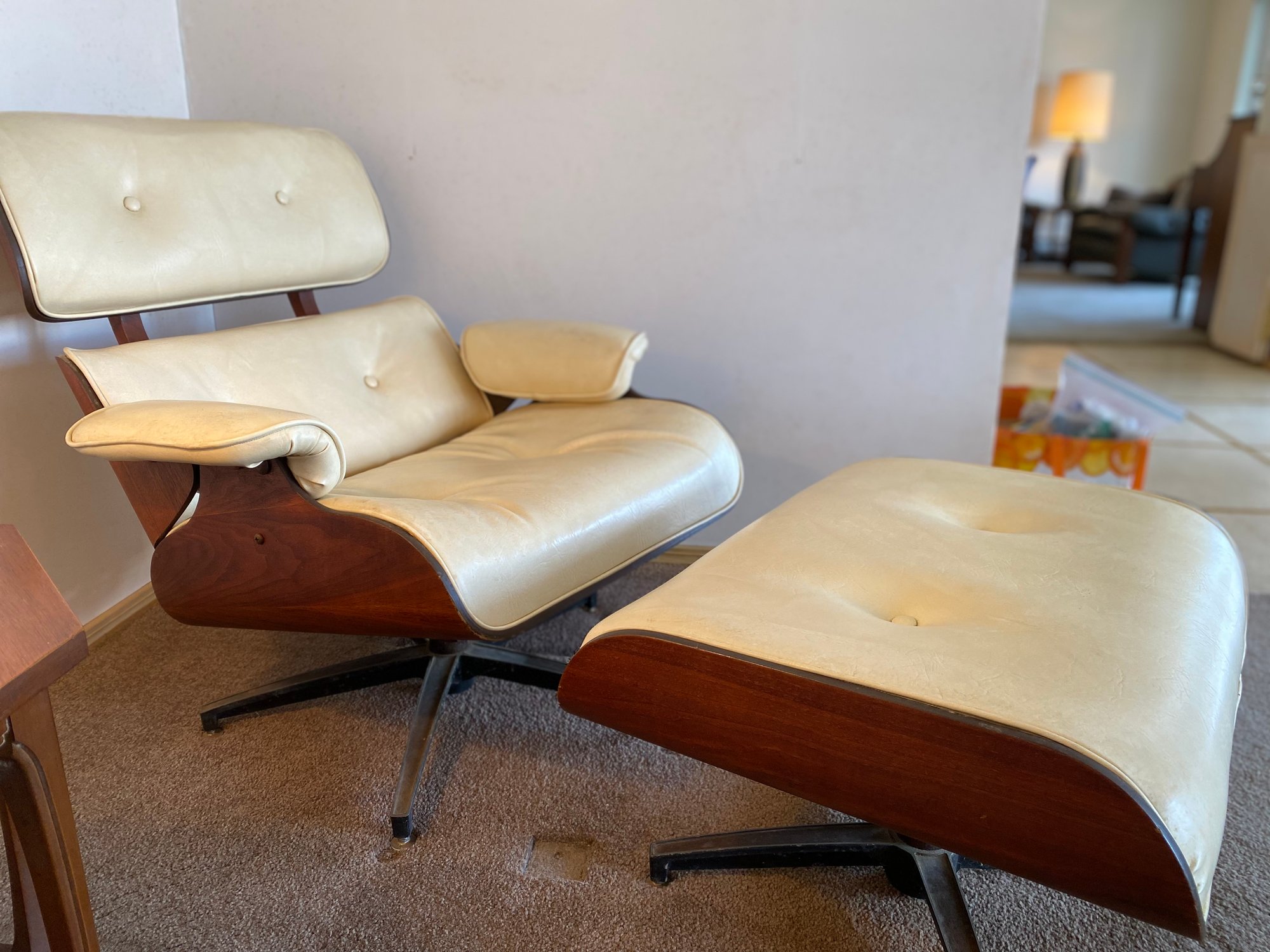MCM Lounge Chair & Ottoman #24959 | Auctionninja.com