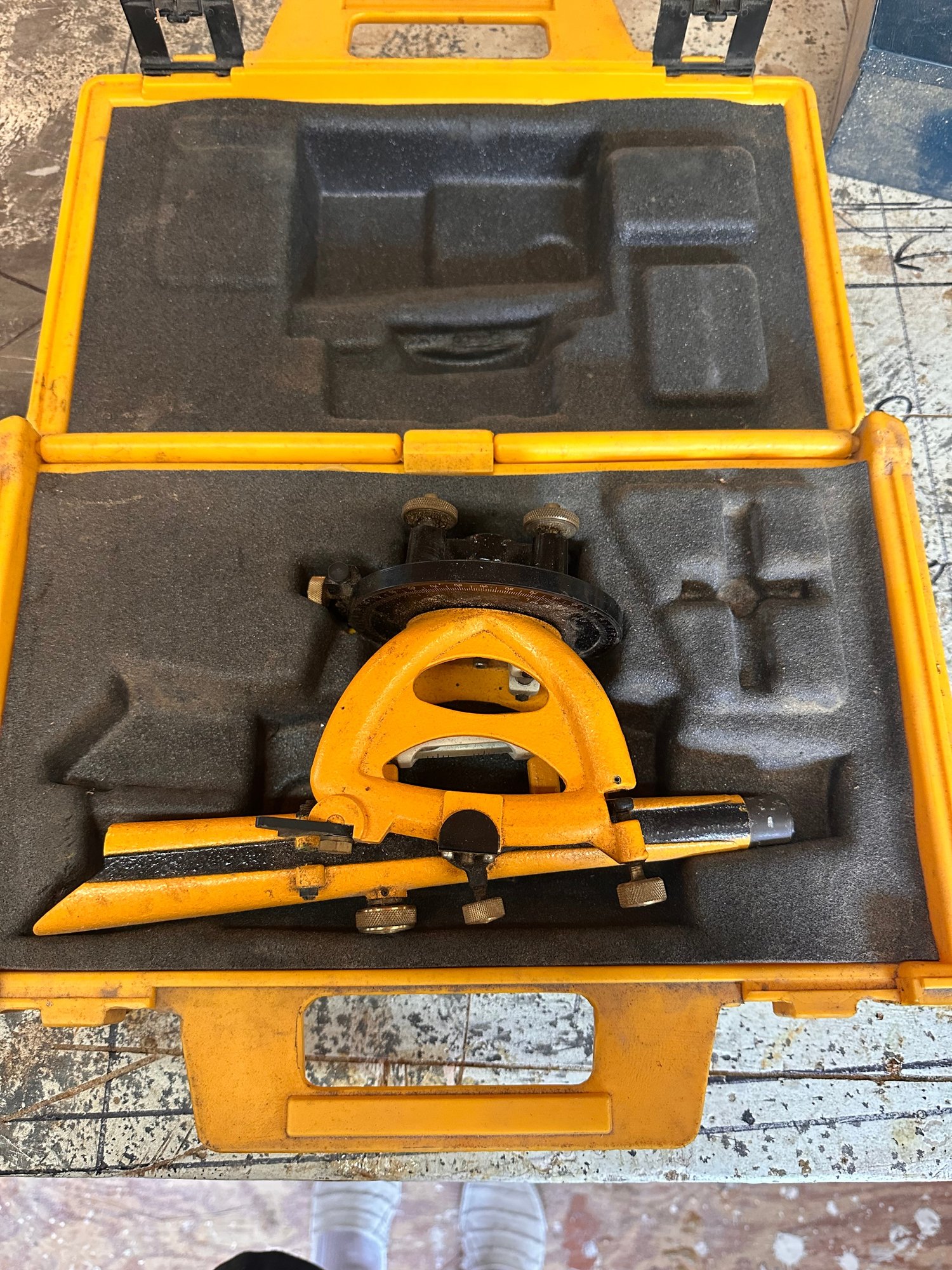 Berger Transit Level #40814 | Auctionninja.com