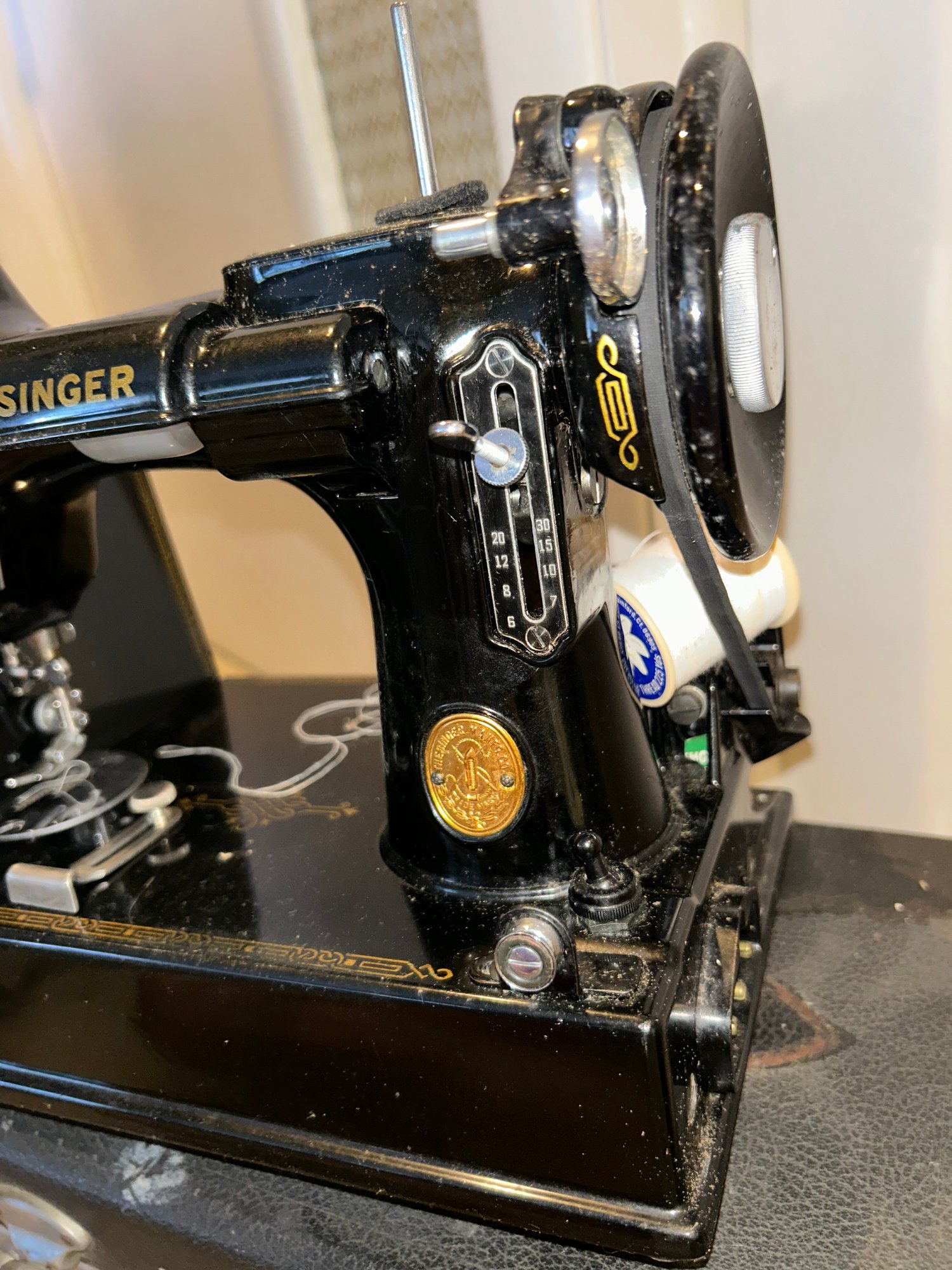 SINGER PORTABLE ELECTRIC SEWING MACHINE 221-1 #40512 | Auctionninja.com