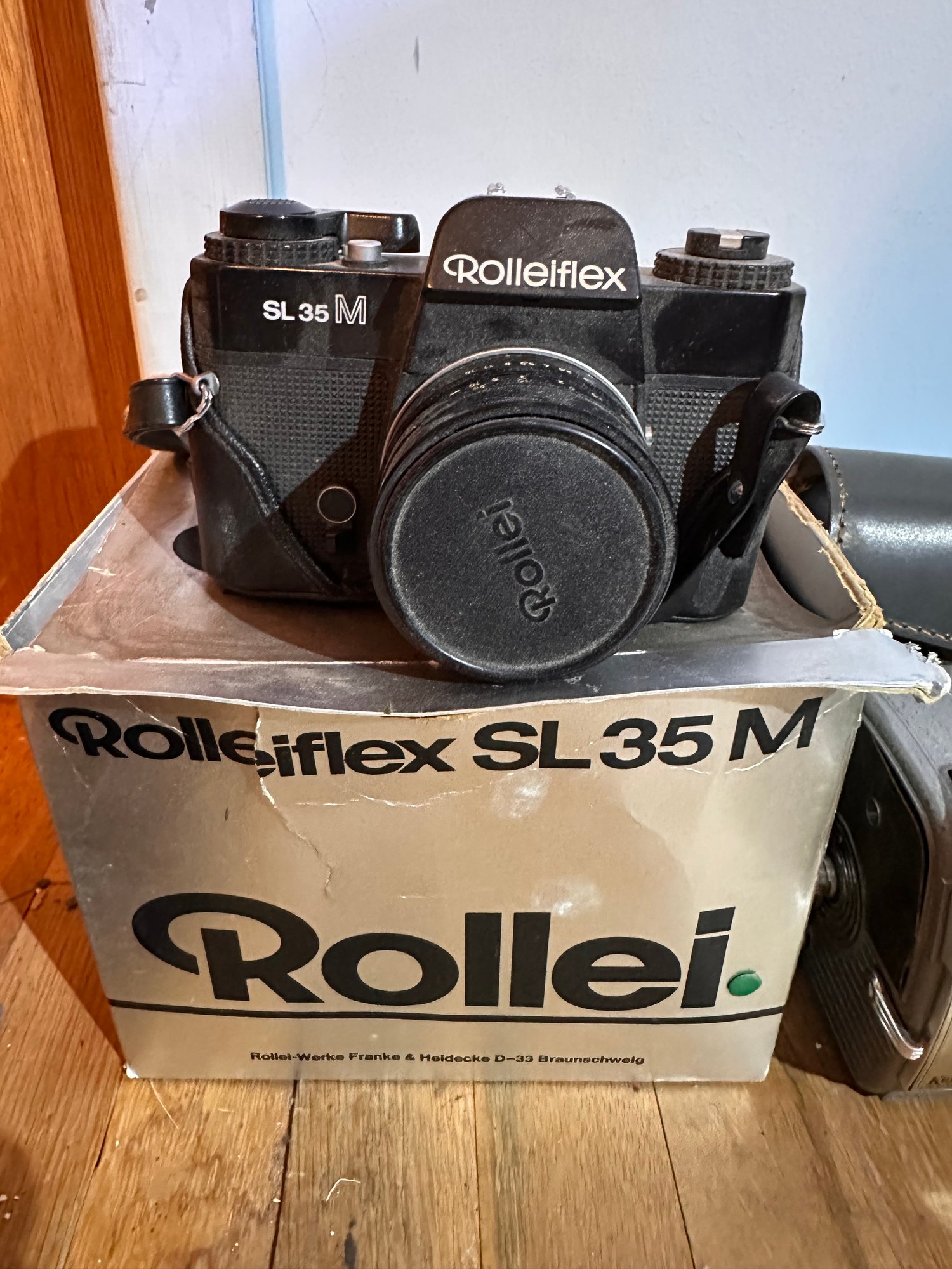 Lot Of FOUR Cameras #37691 | Auctionninja.com
