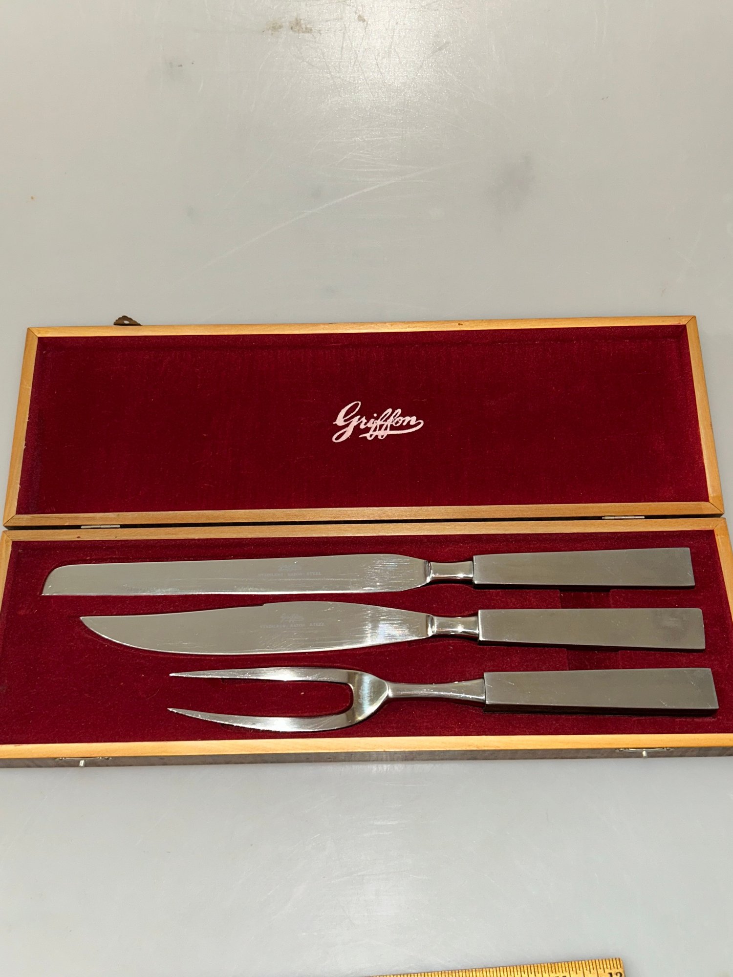 Vintage Griffon Carving Set #40737 | Auctionninja.com