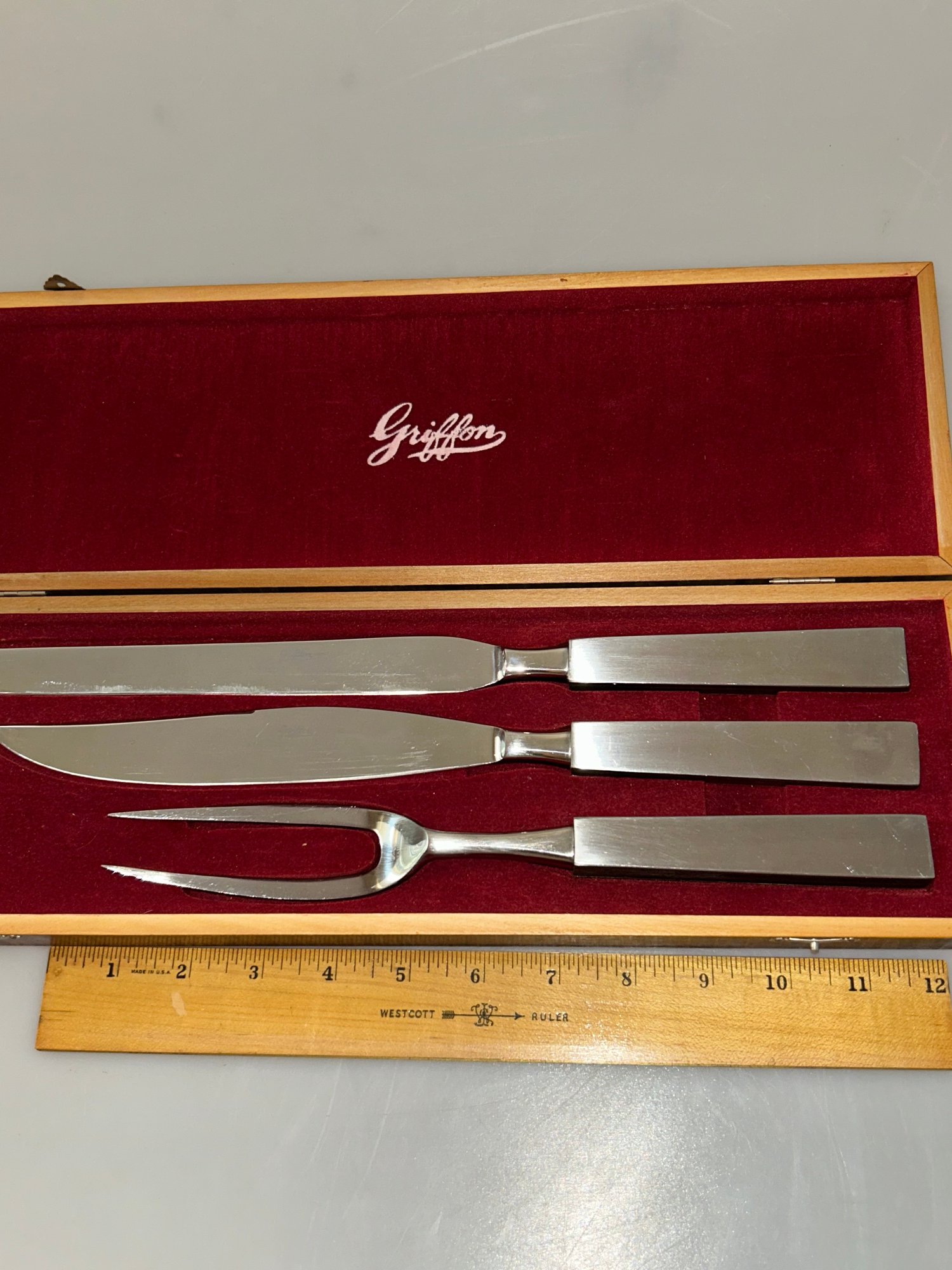 Vintage Griffon Carving Set #40737 | Auctionninja.com