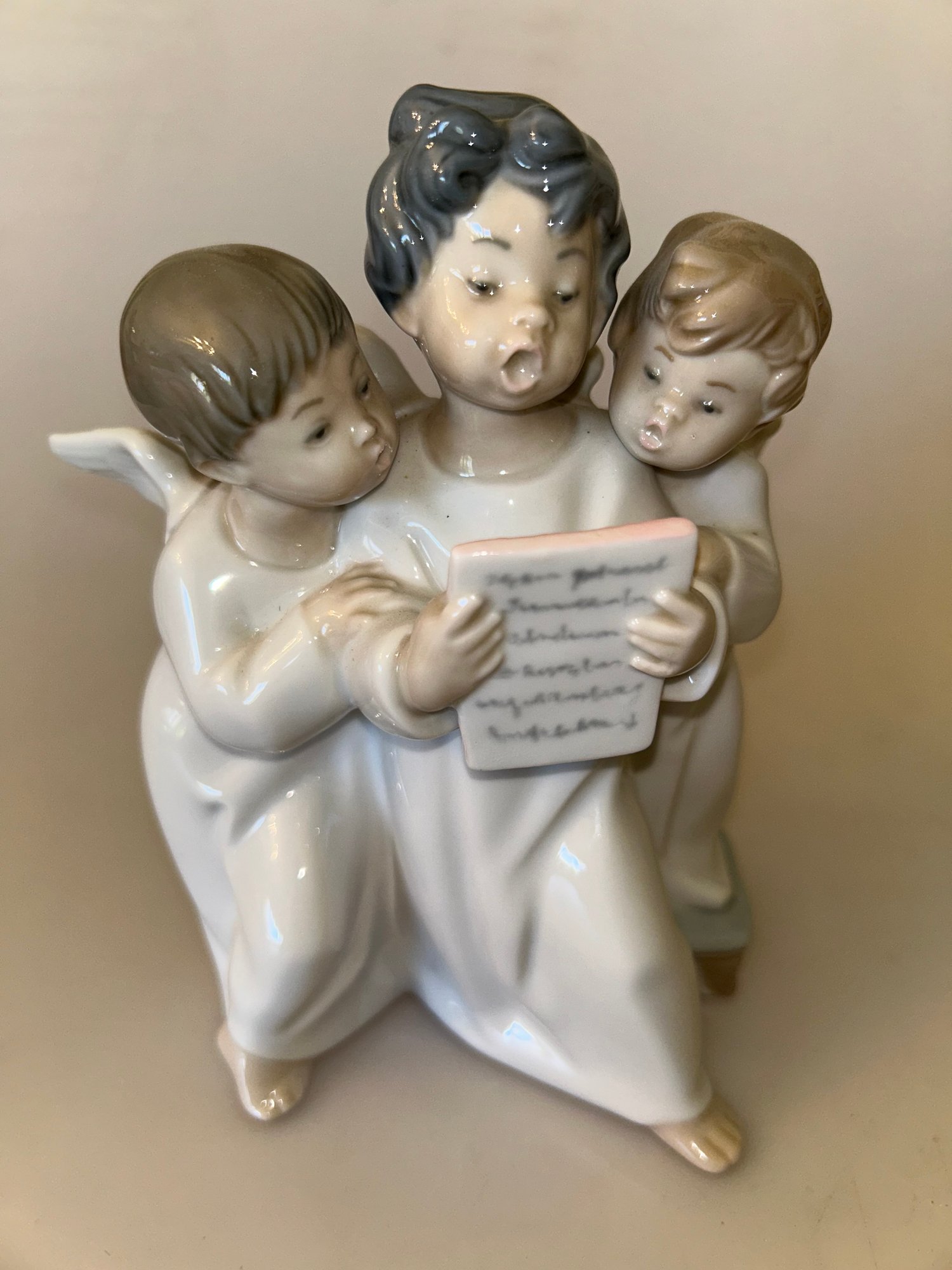 Lladro Angels Group Figurine #37965 | Auctionninja.com