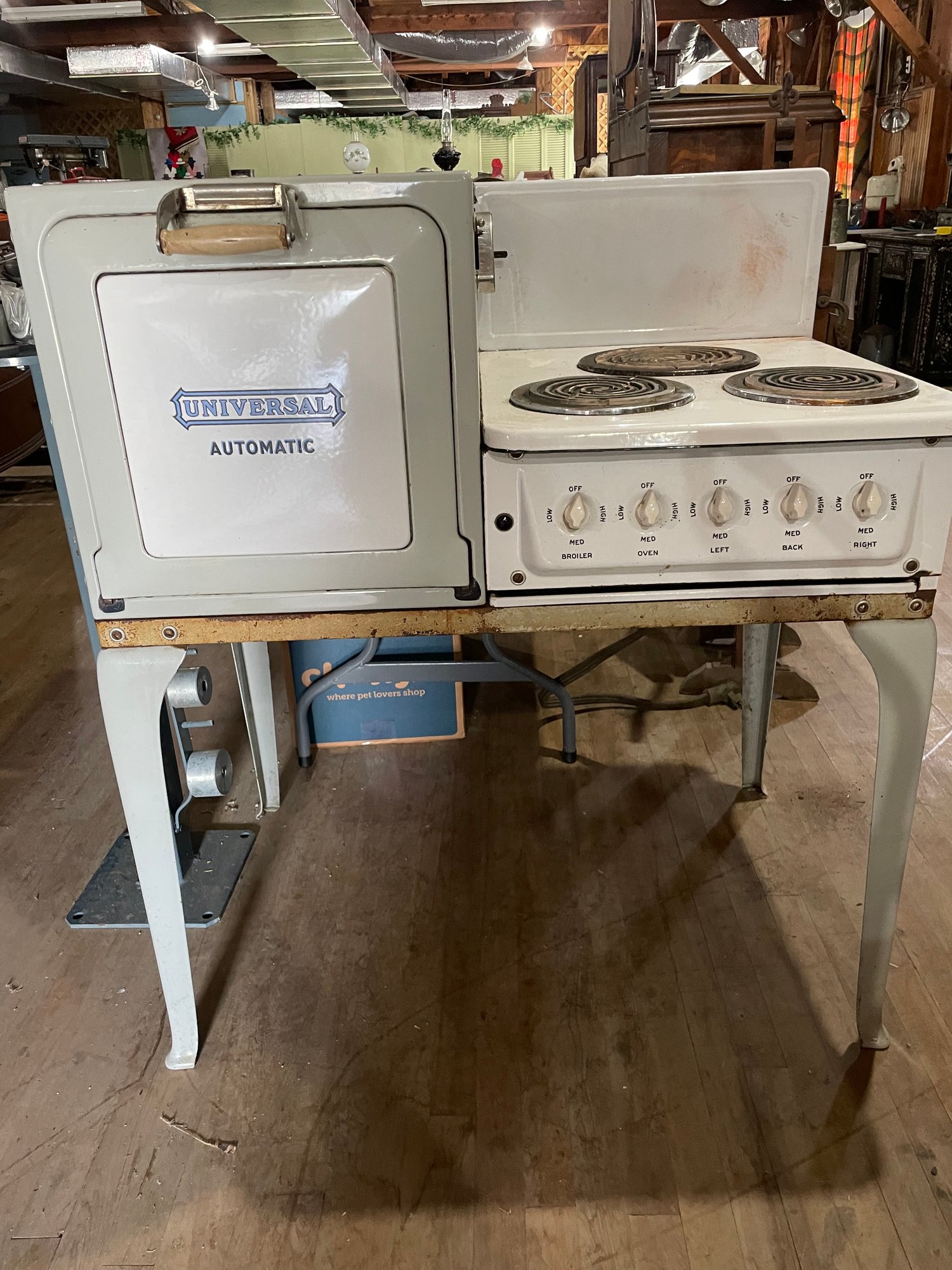 Lot 74-universal Automatic Three Burner And Oven Porcelain Electric ...