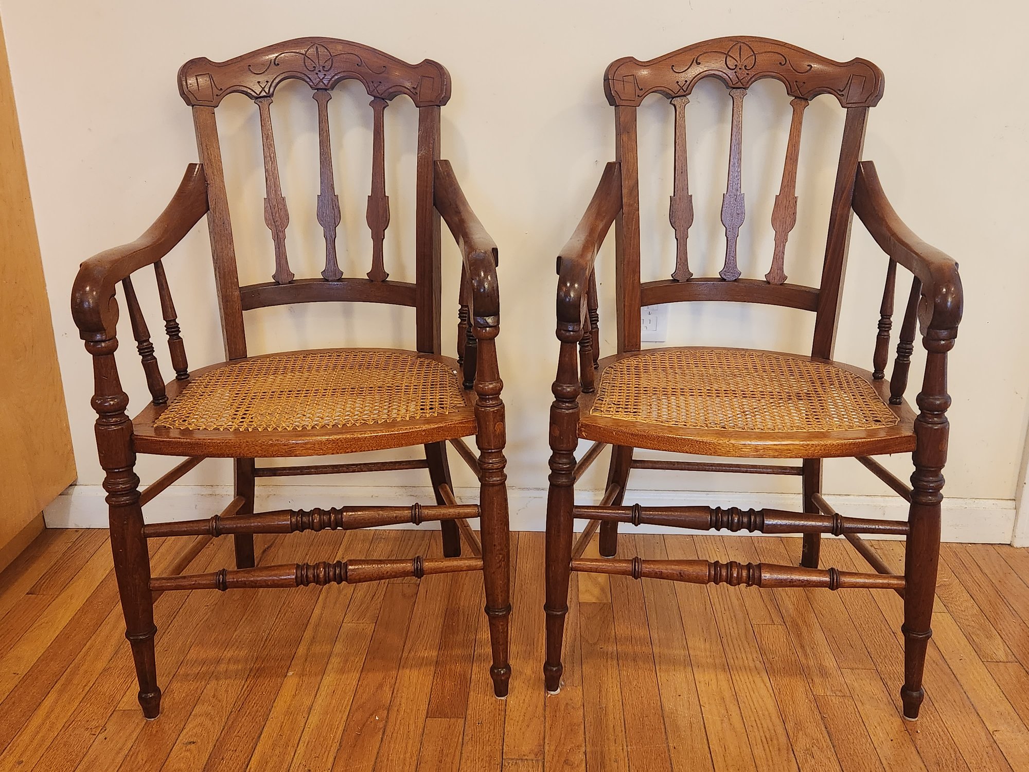 Pair Of Victorian Walnut Arm Chairs #12021 | Auctionninja.com