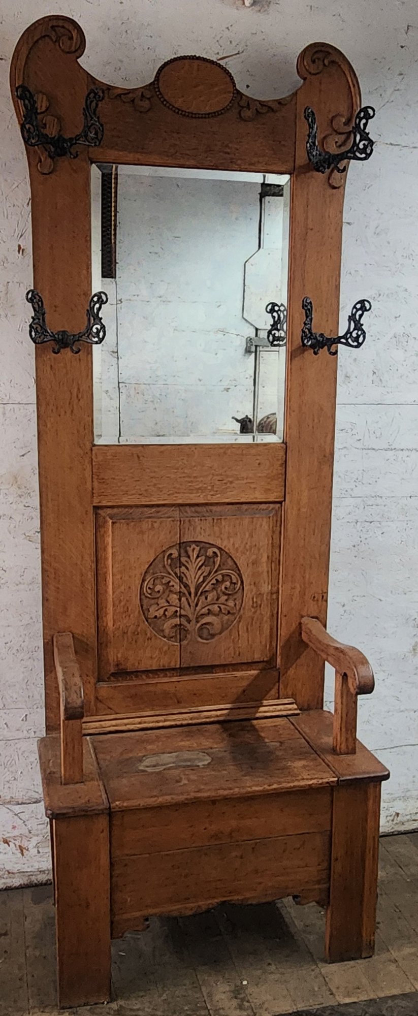 Anitique Oak Hall Tree With Beveled Mirror #15198 | Auctionninja.com