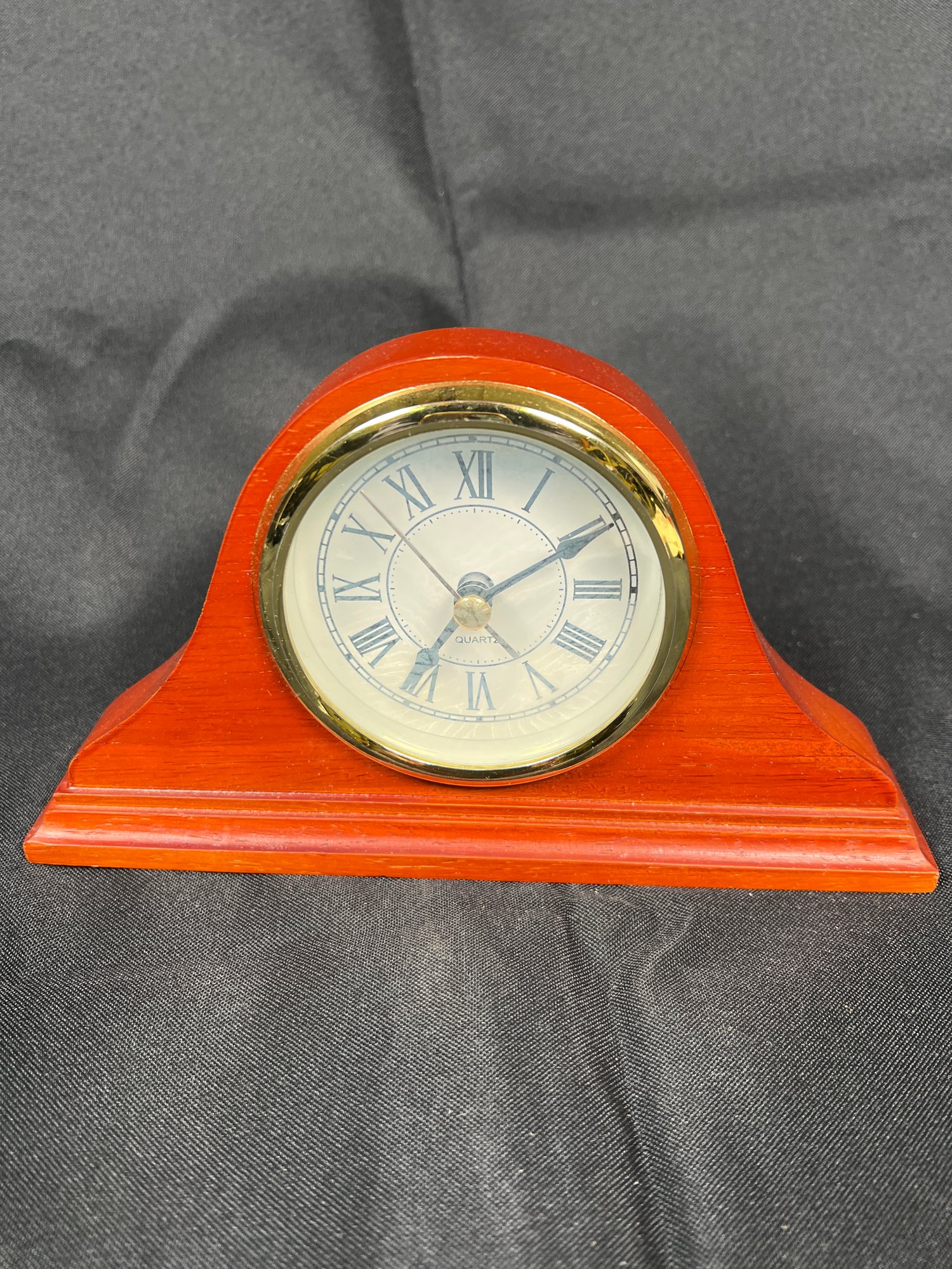 Vintage Small Mantel Clock #8003 | Auctionninja.com