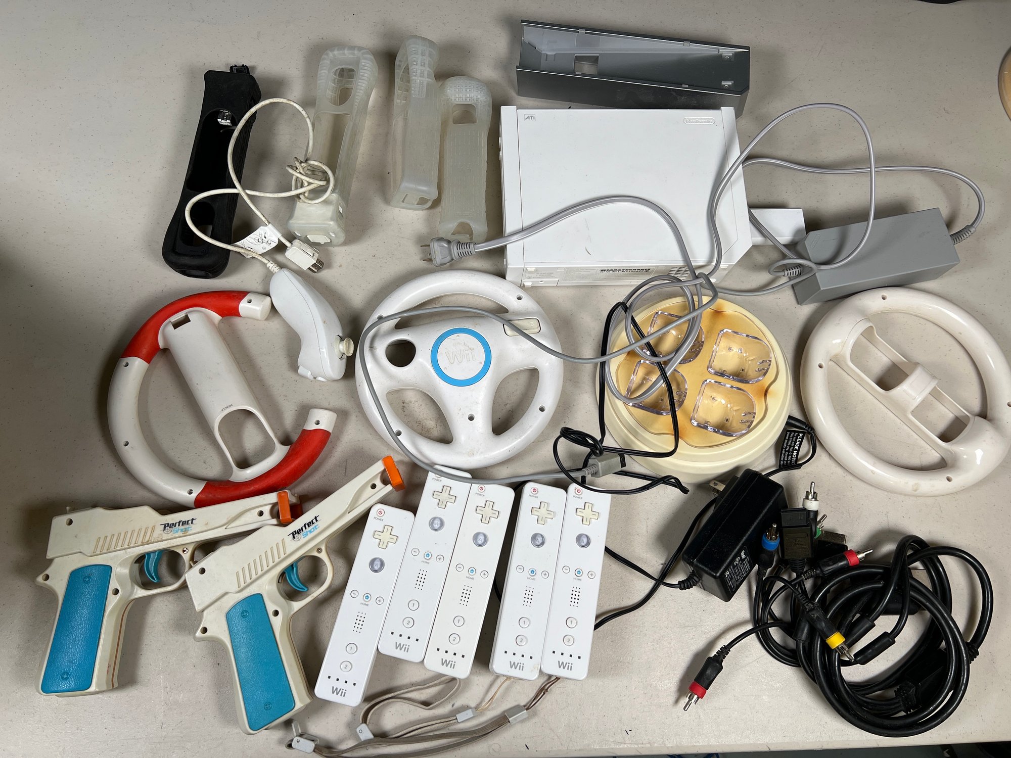 Nintendo Wii RVL-001 White Console Set With A Lot Of Various ...