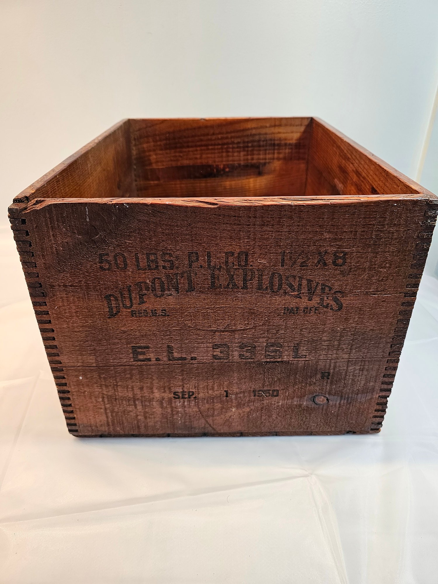 Antique Dupont Wooden Box #5187 | Auctionninja.com
