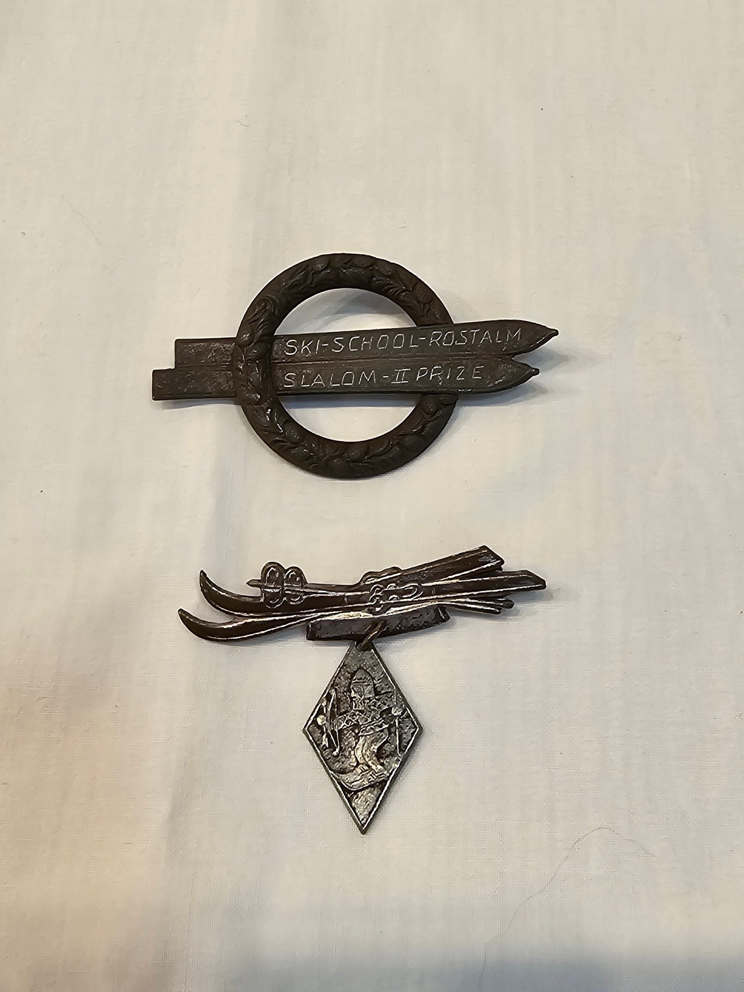 Vintage Ski Pins #5714 | Auctionninja.com