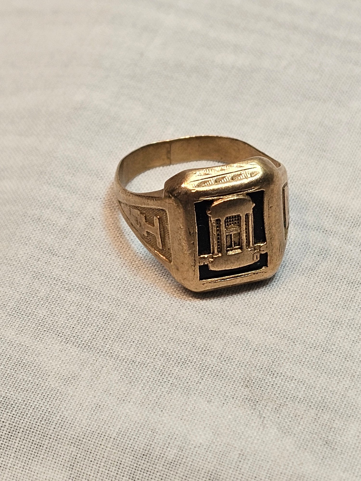 10k Gold Class Ring #9370 | Auctionninja.com