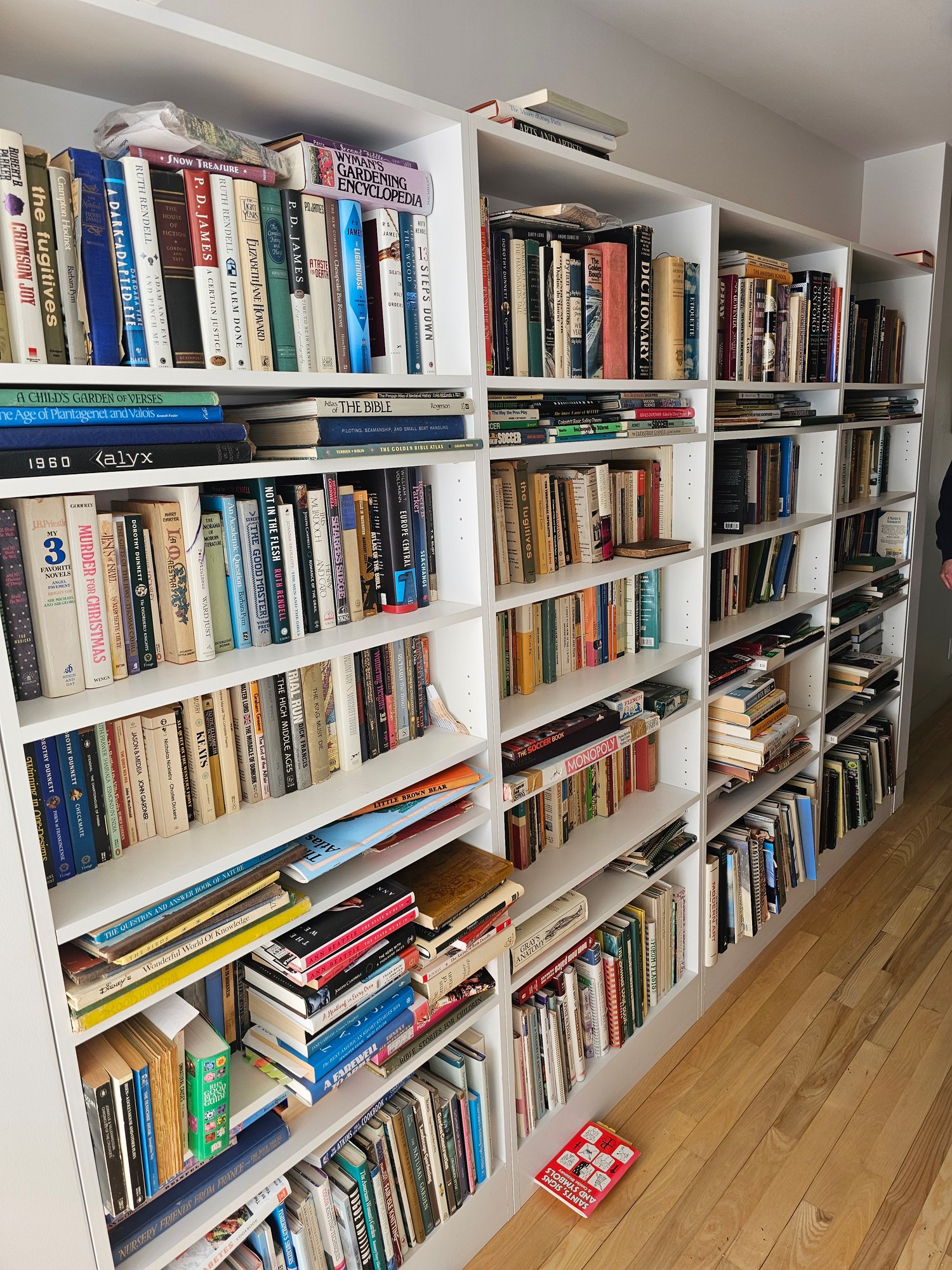 Books Lot A Left Side #9639 | Auctionninja.com