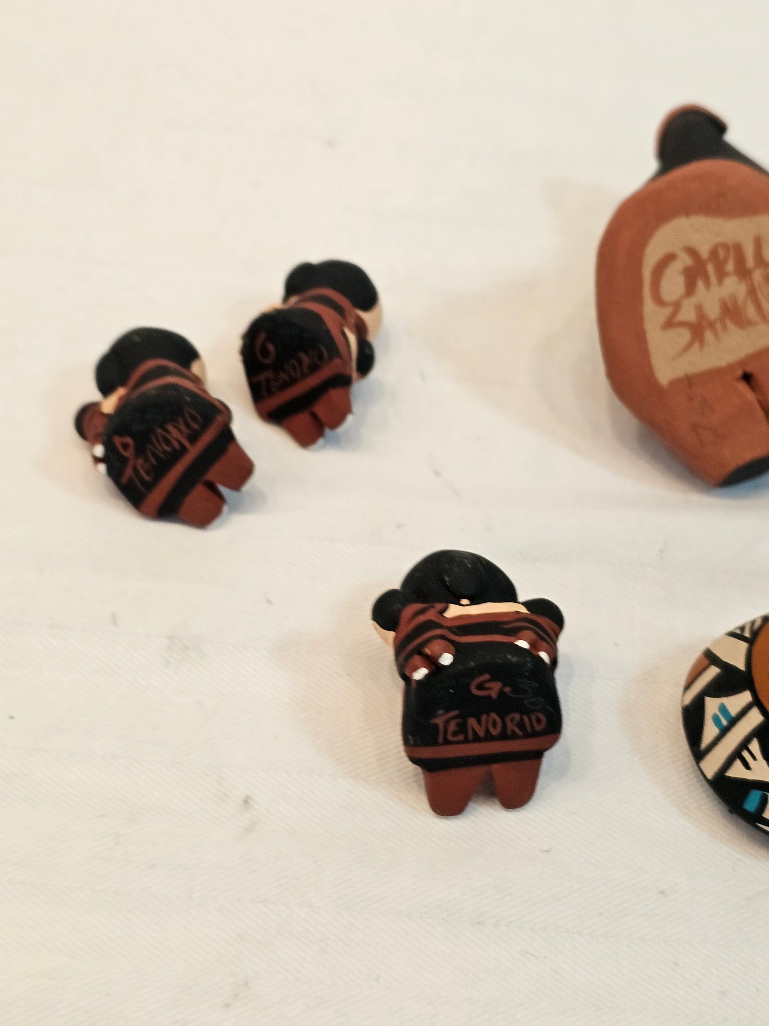 Handmade Native American Pottery Minis #10039 | Auctionninja.com