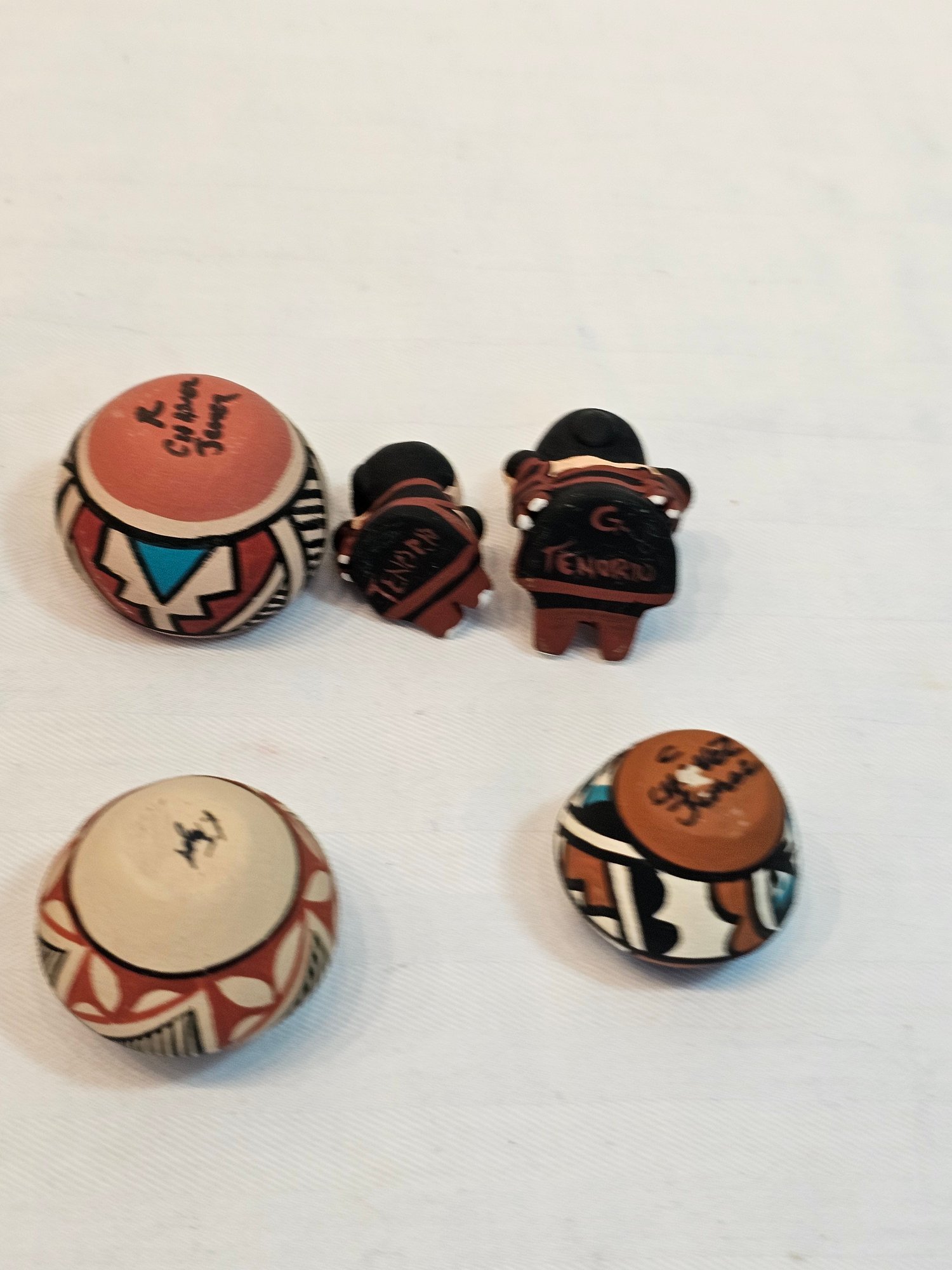 Handmade Native American Pottery Minis #10039 | Auctionninja.com