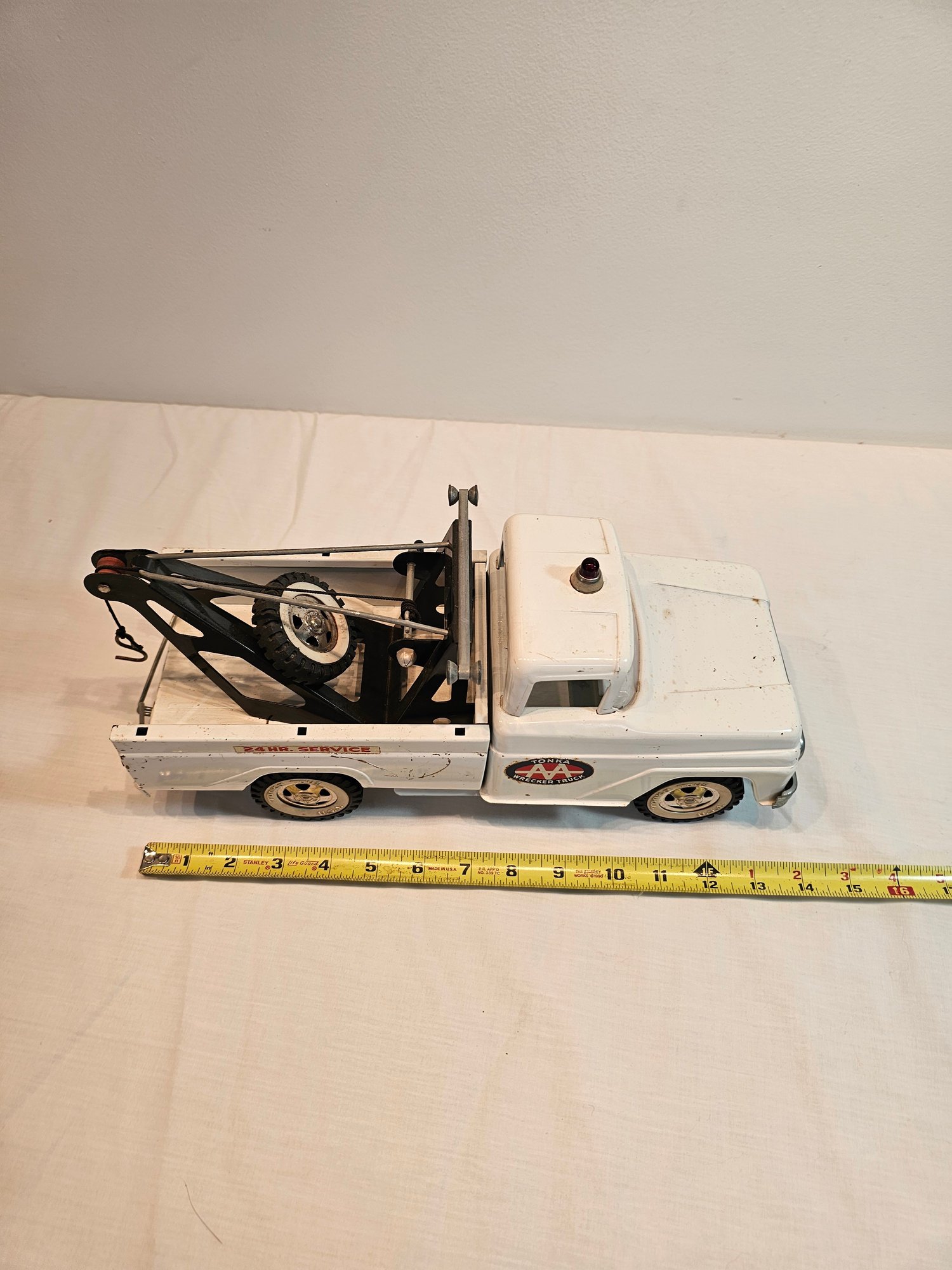 Tonka Metal Toy Truck White Wrecker #10525 | Auctionninja.com