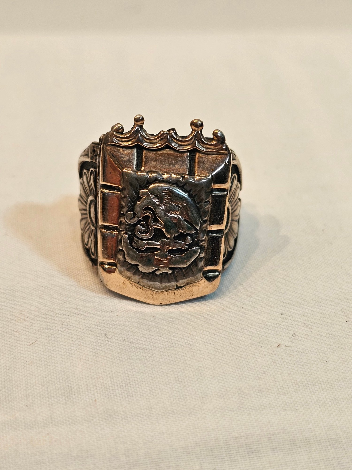 Silver And Gold Mexican Crest Ring #10876 | Auctionninja.com