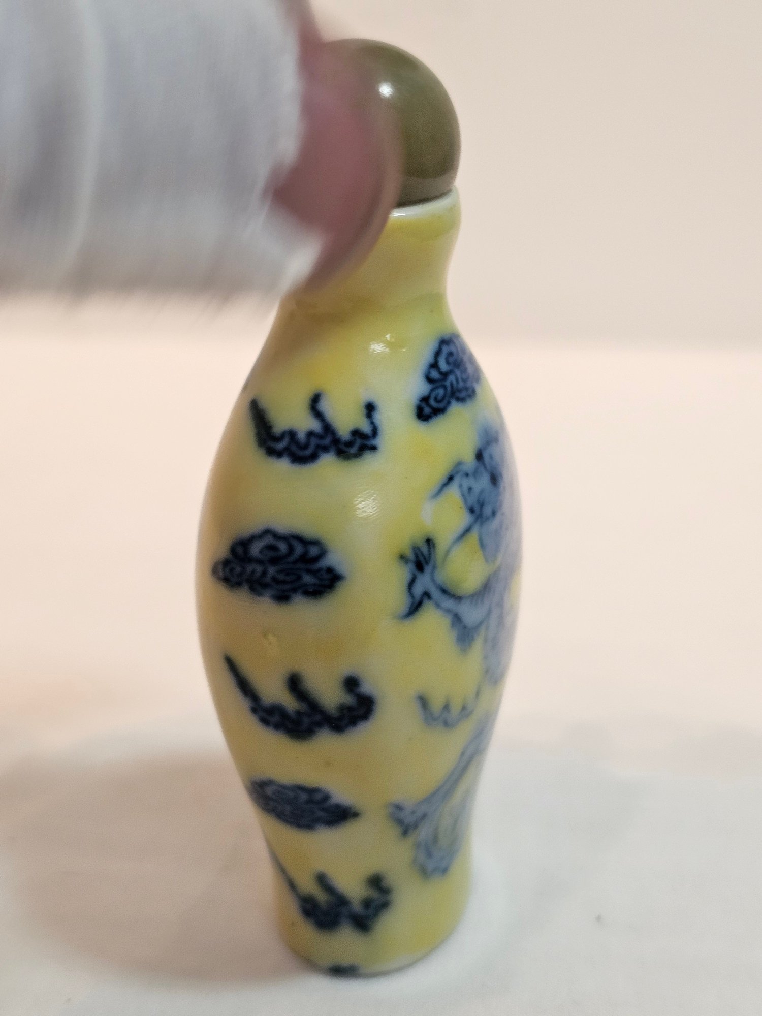 Chinese Snuff Bottle Yellow And Blue #11524 | Auctionninja.com