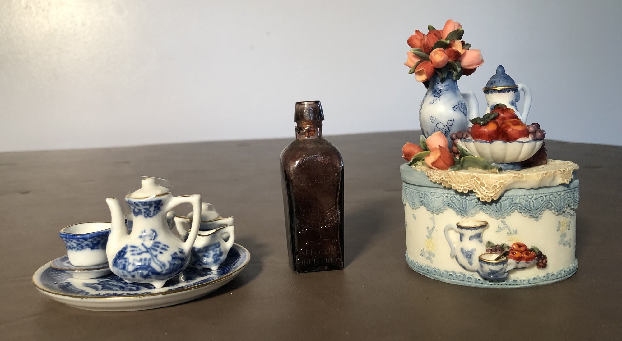 3 Miniature Items #10900 | Auctionninja.com