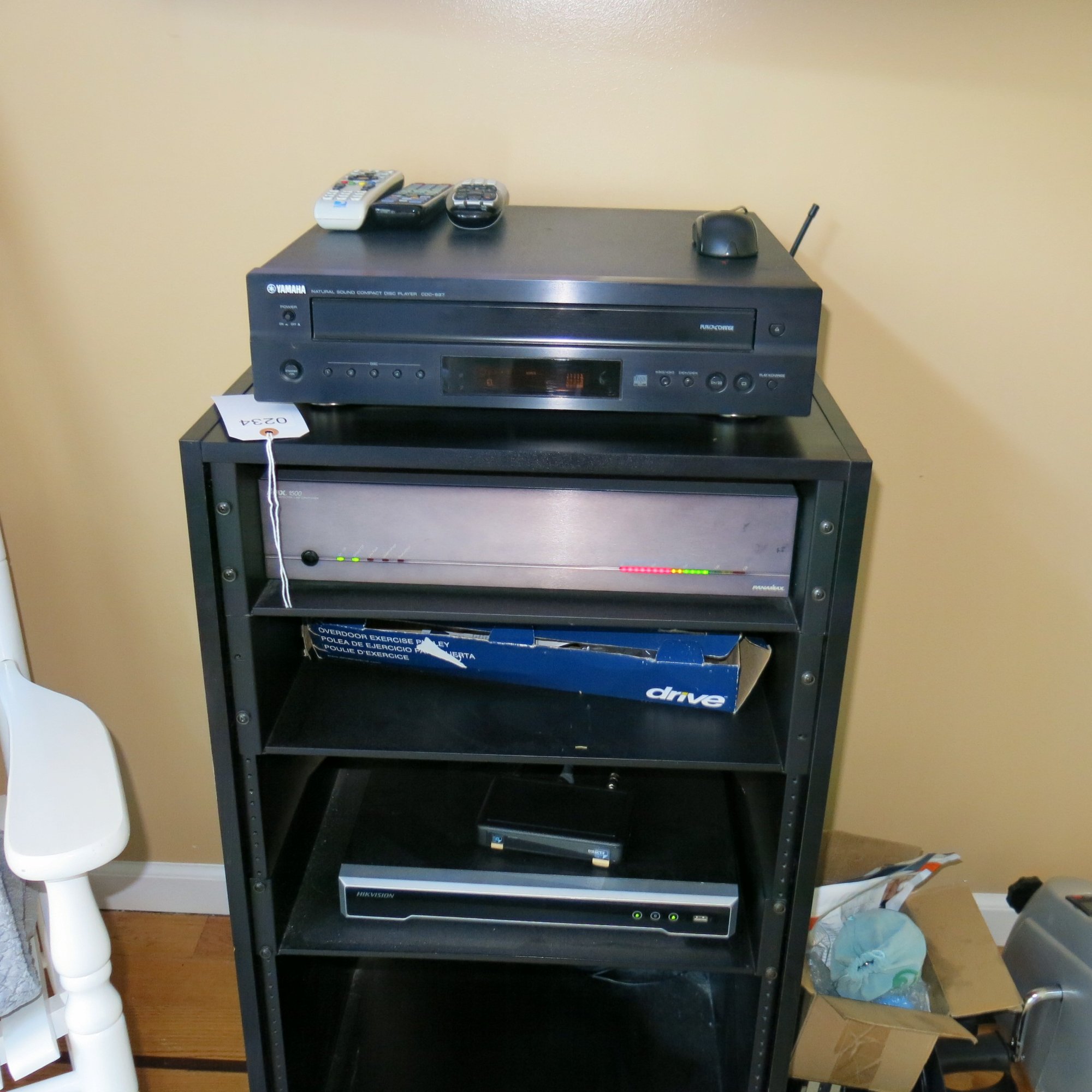 Audio Cabinet Rack Yamaha CDC-697 & Panamax - Max 1500 Surge Protector ...