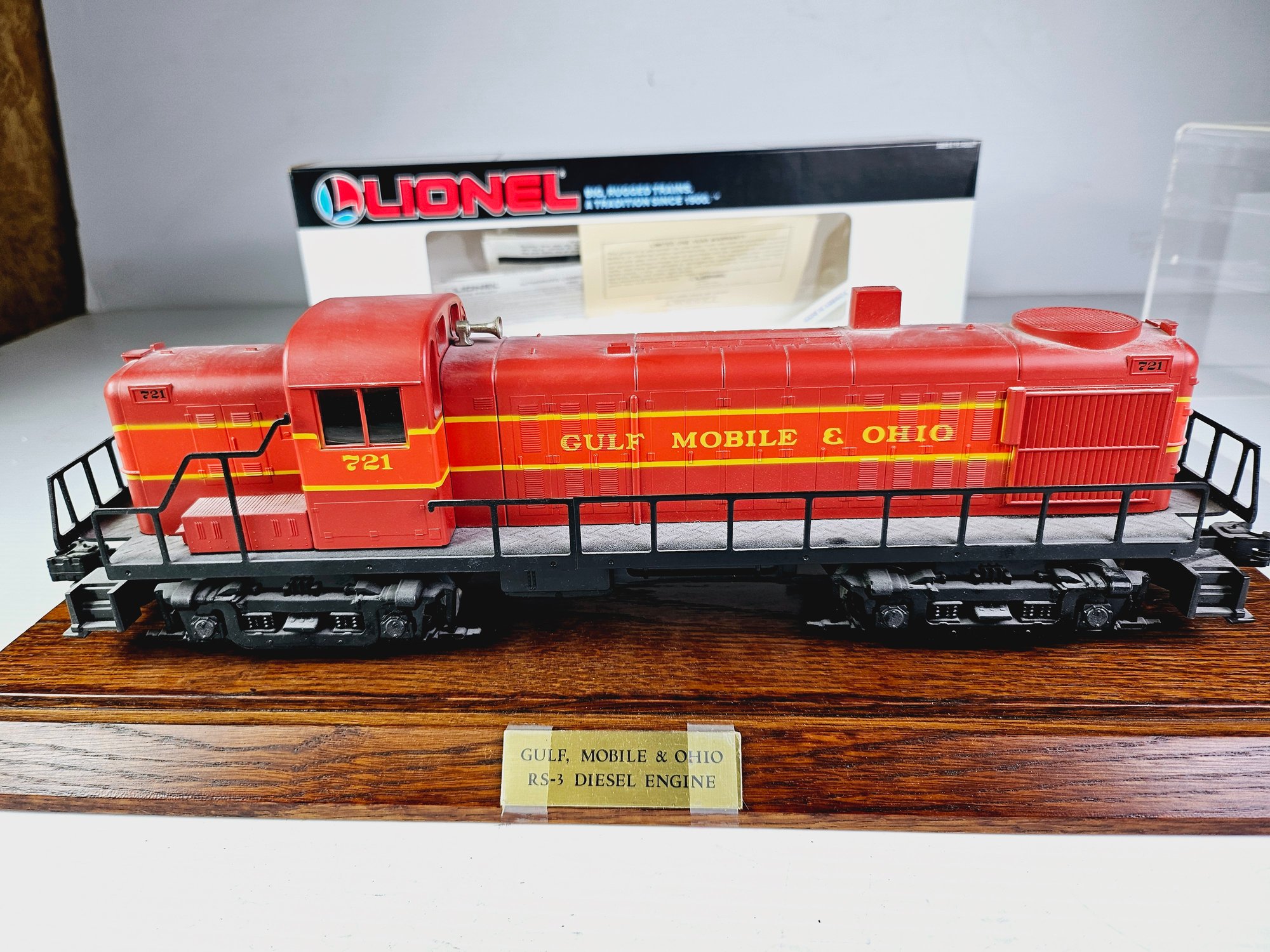 Lionel O Gauge Gulf Mobile & Ohio RS3 Diesel Engine With Display Case ...