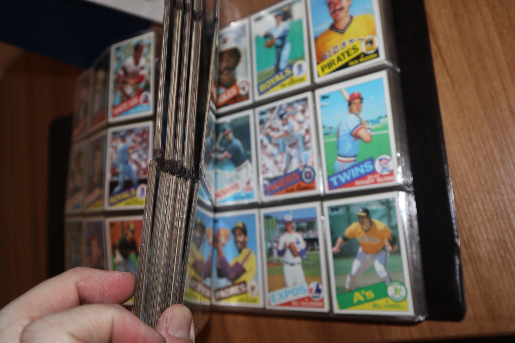 1985 Topps Set Of Baseball Cards Binder & Gold 2007 Red Sox Set Of ...
