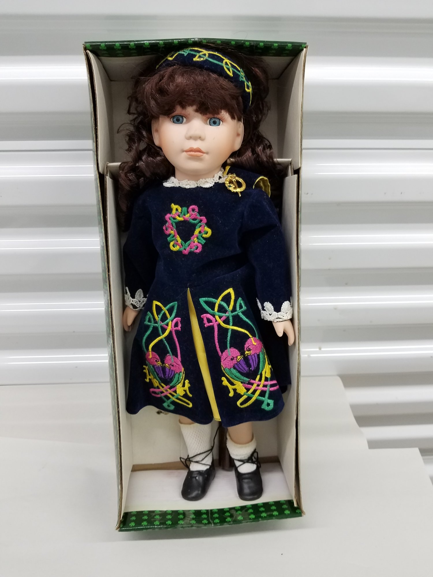 Grannie 16" Irish Step Dancer Doll #6369 | Auctionninja.com