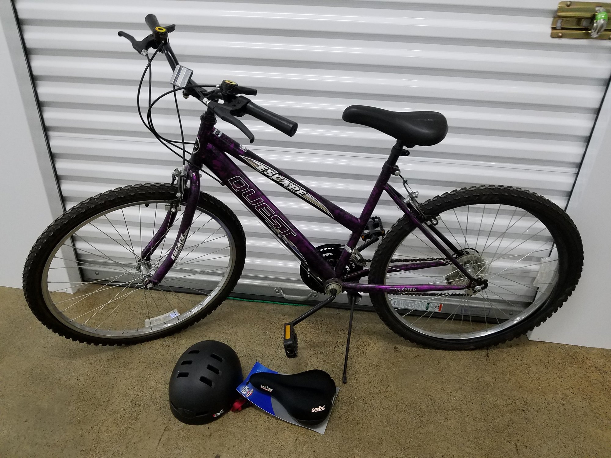 Quest Escape Woman's 26" 15 Speed Mountain Bike W/helmet And Extra Seat ...