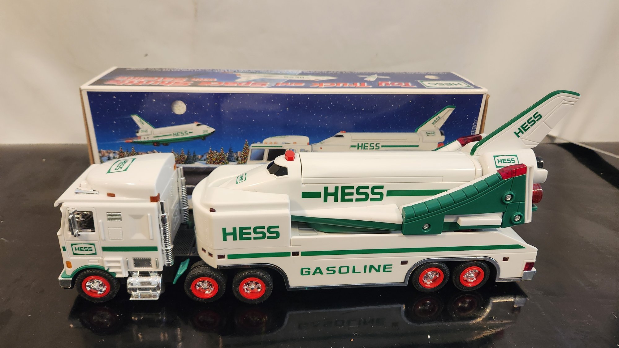 Hess Space Shuttle And Carrier #10481 | Auctionninja.com