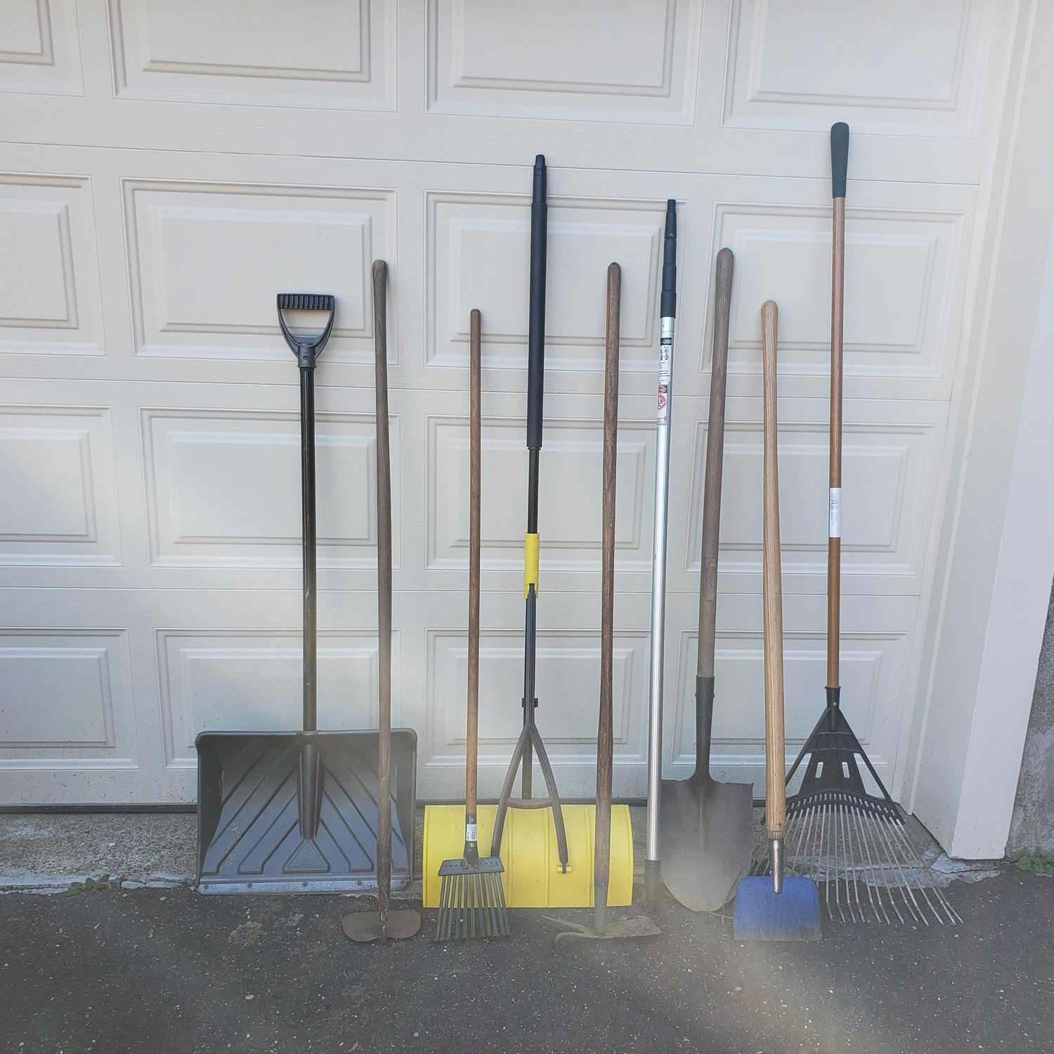 Assortment Yard Tool Lot #12458 | Auctionninja.com