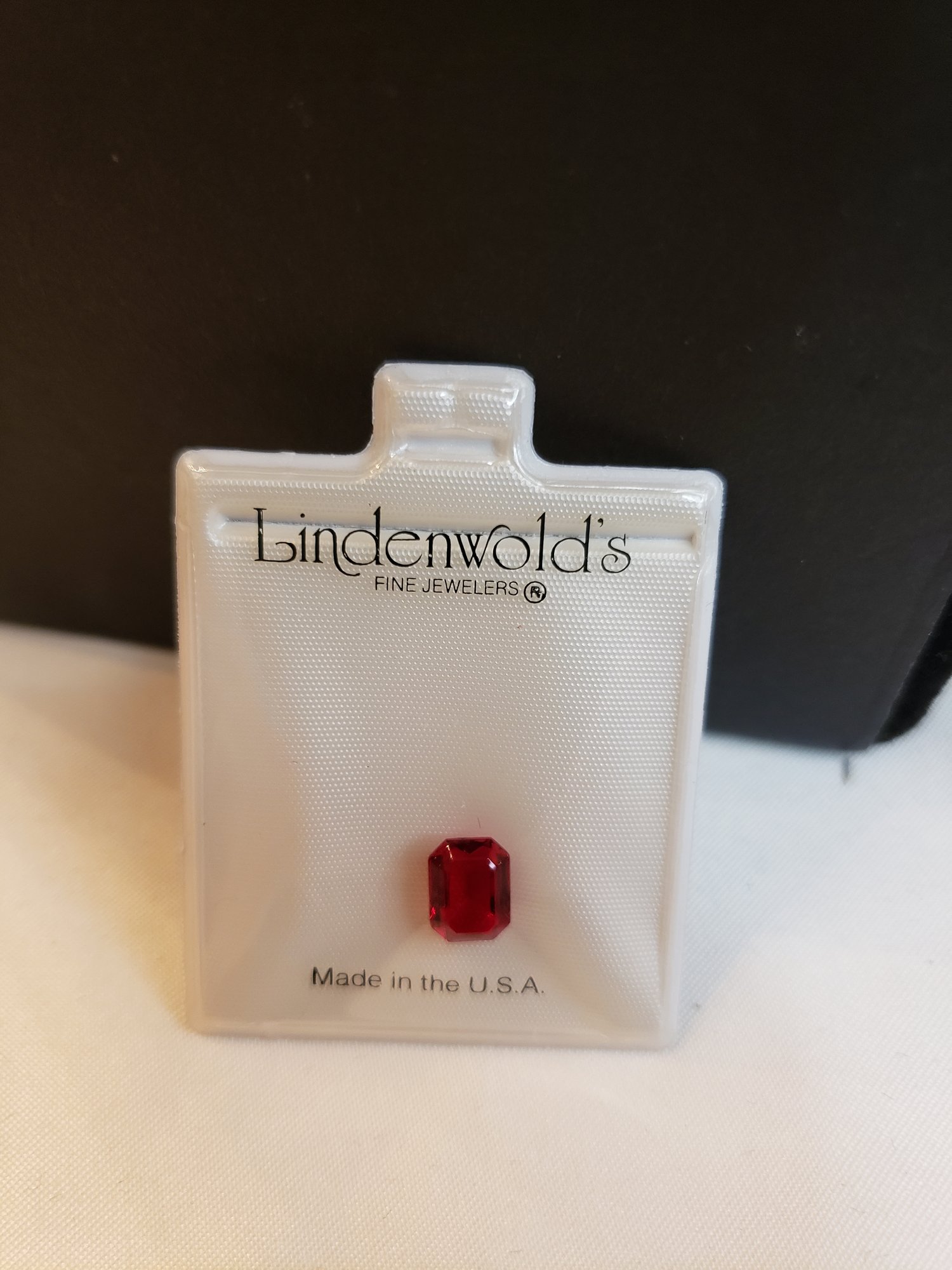 1 Carat Emerald Cut Ruby #12667 | Auctionninja.com