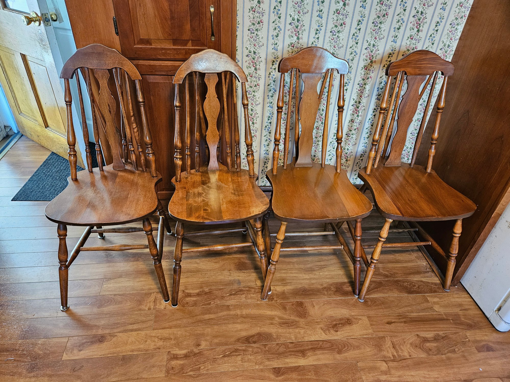Set Of (4) Wood Kitchen Dining Chairs #19659 | Auctionninja.com