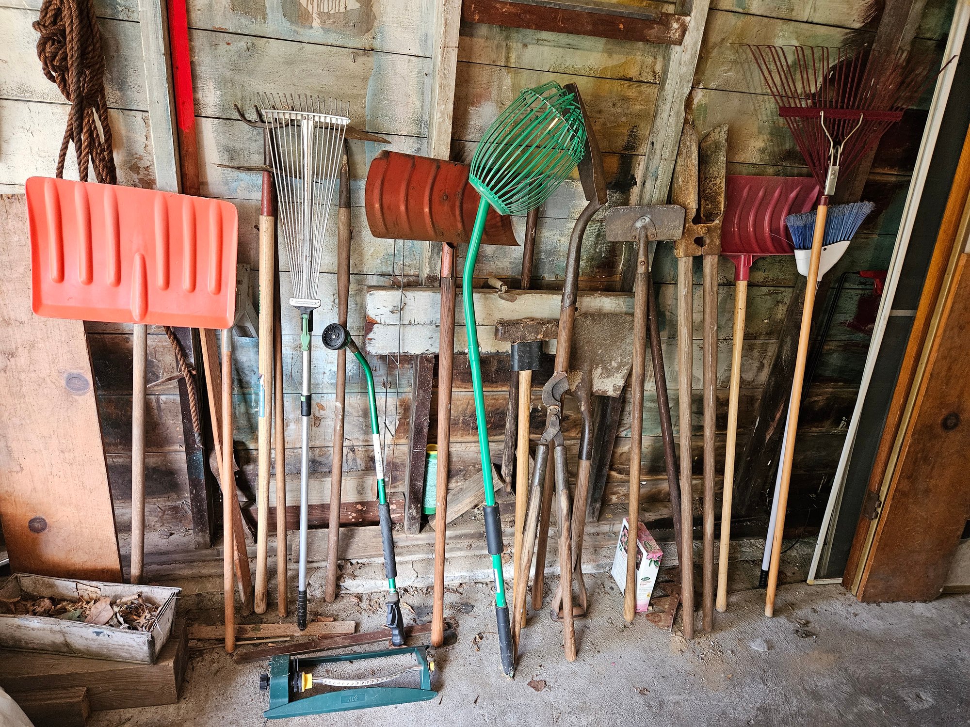 Garage Lot Of Useful Miscellaneous Outdoor Tools #20068 | Auctionninja.com