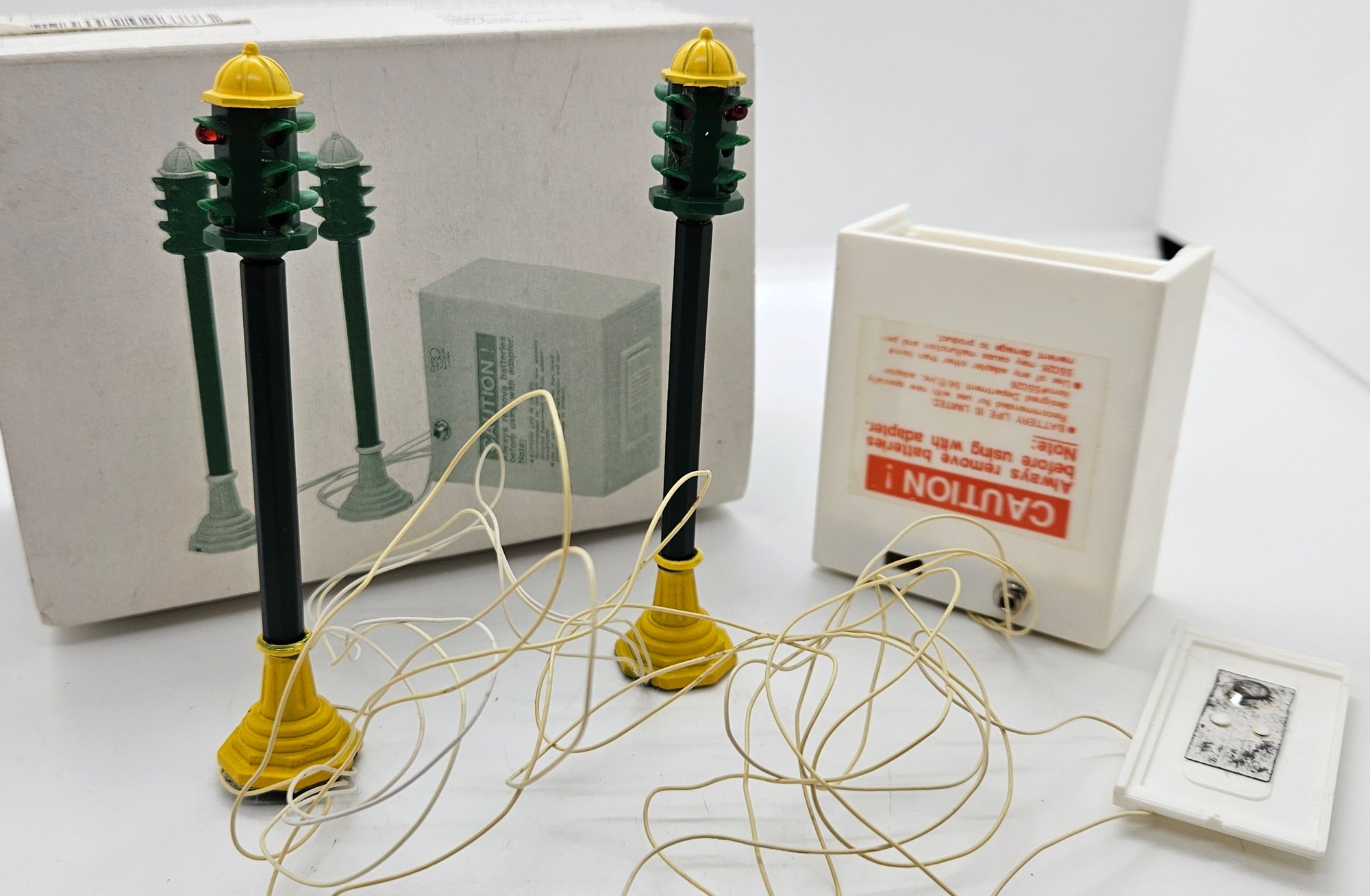 Dept 56 Village Traffic Lights #26946 | Auctionninja.com