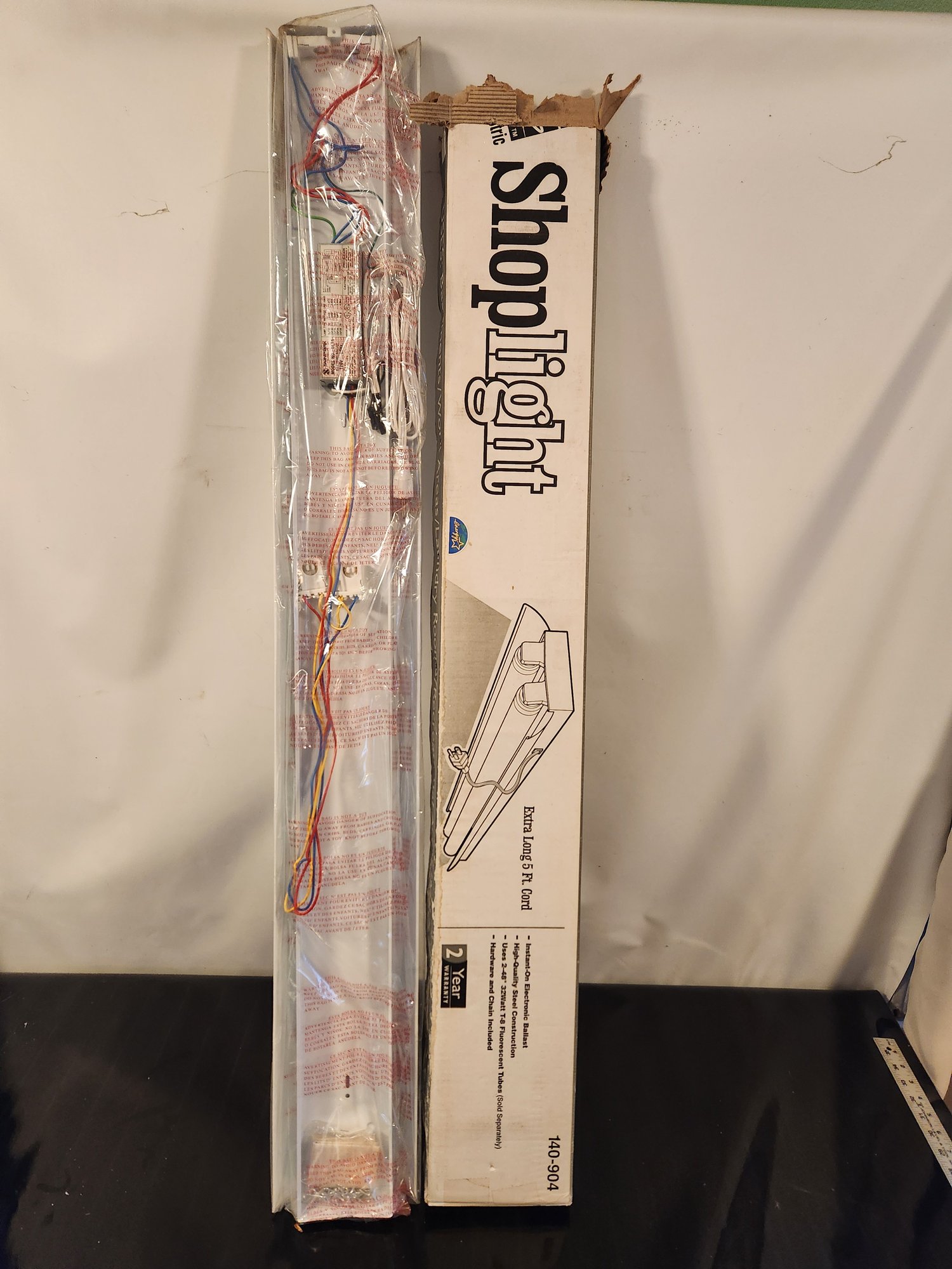 Brand New Shop Light #2035065 | Auctionninja.com