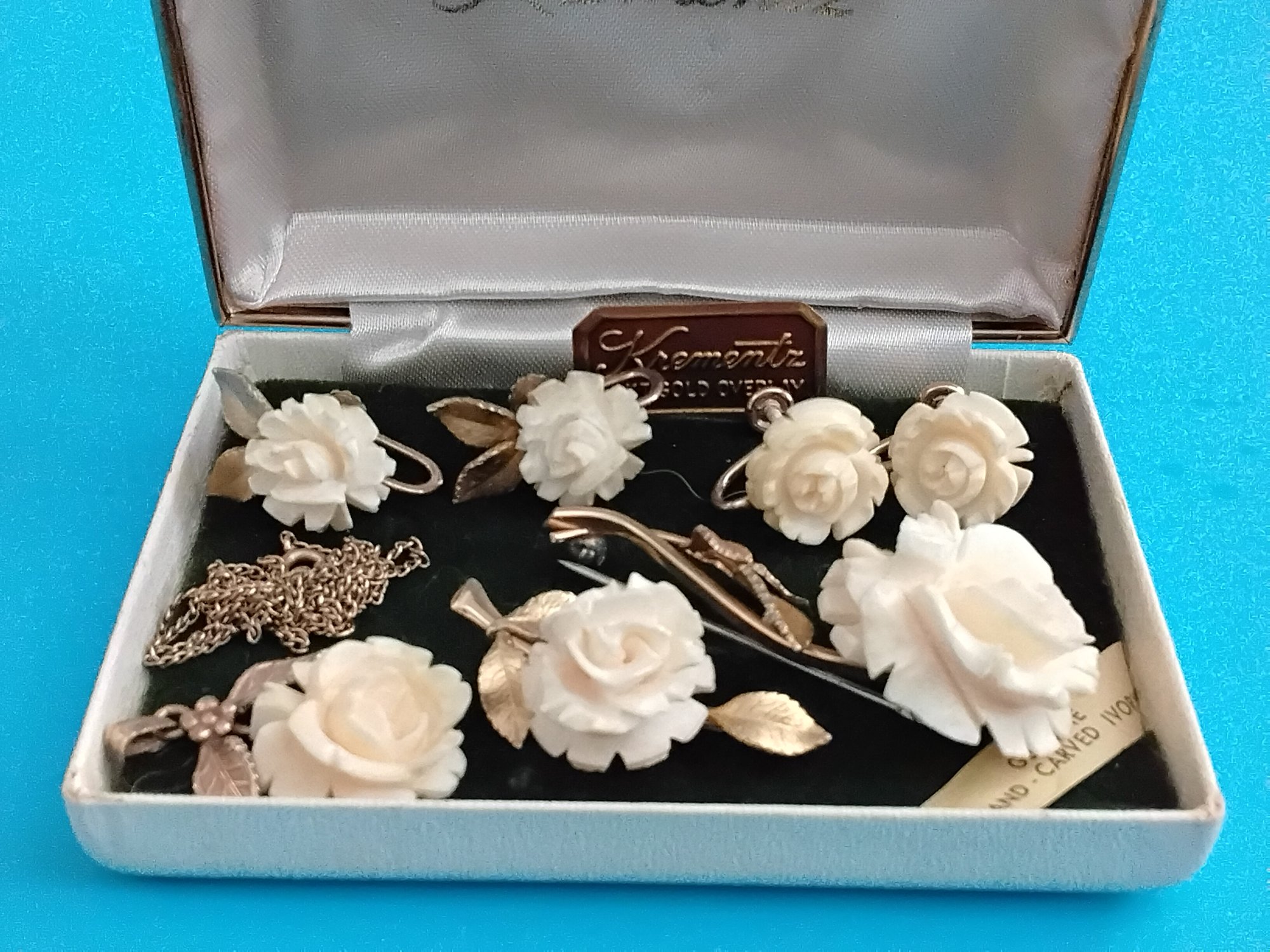 Vintage Hand Carved Ivory Jewelry Collection #2039042 | Auctionninja.com