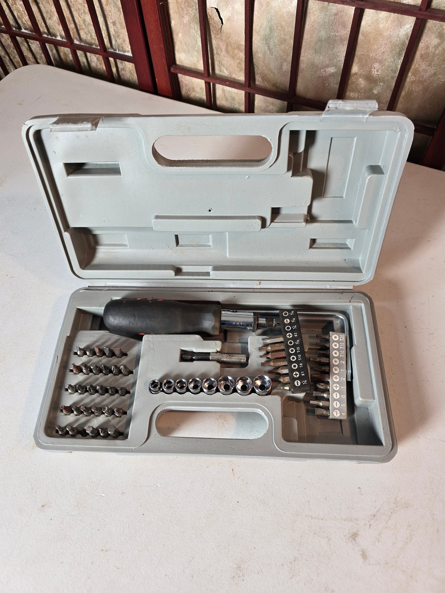 Ratcheting Screwdriver Bit Tool Set #2088476 | Auctionninja.com