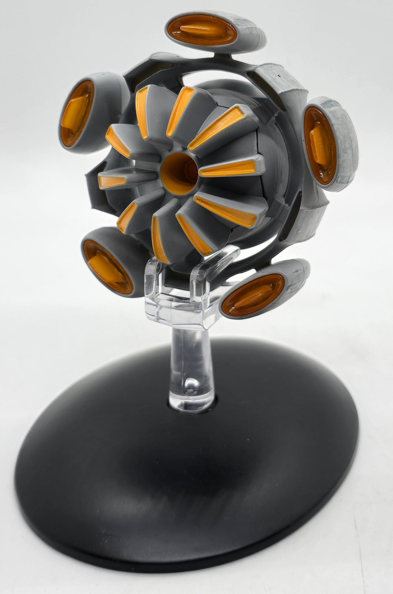 2018 Star Trek Cyborg Ion Drive Ship Model In Box #2092942 ...