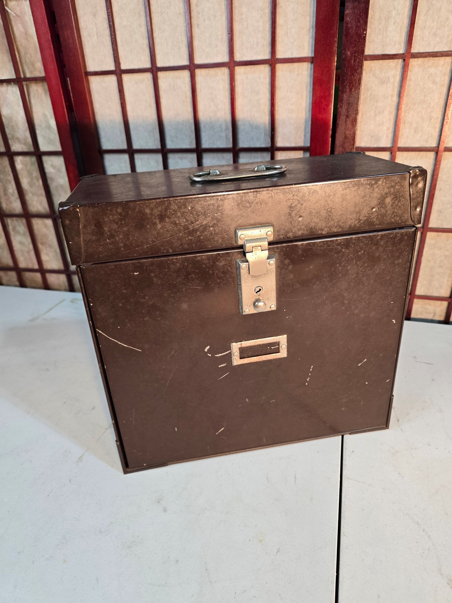 Metal Cash Box With Key For Inner Compartment #2127087 | Auctionninja.com