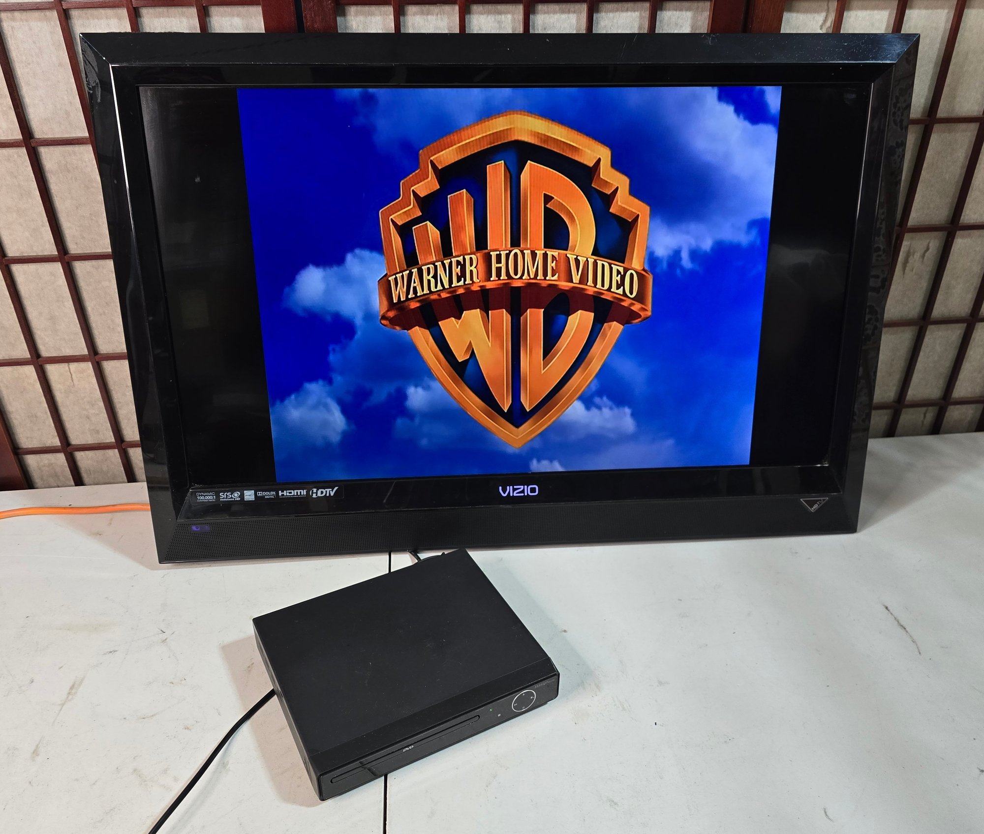 Vizio 30" HD Flat Screen TV & Proscan Elite DVD Player Combo #2126933 ...