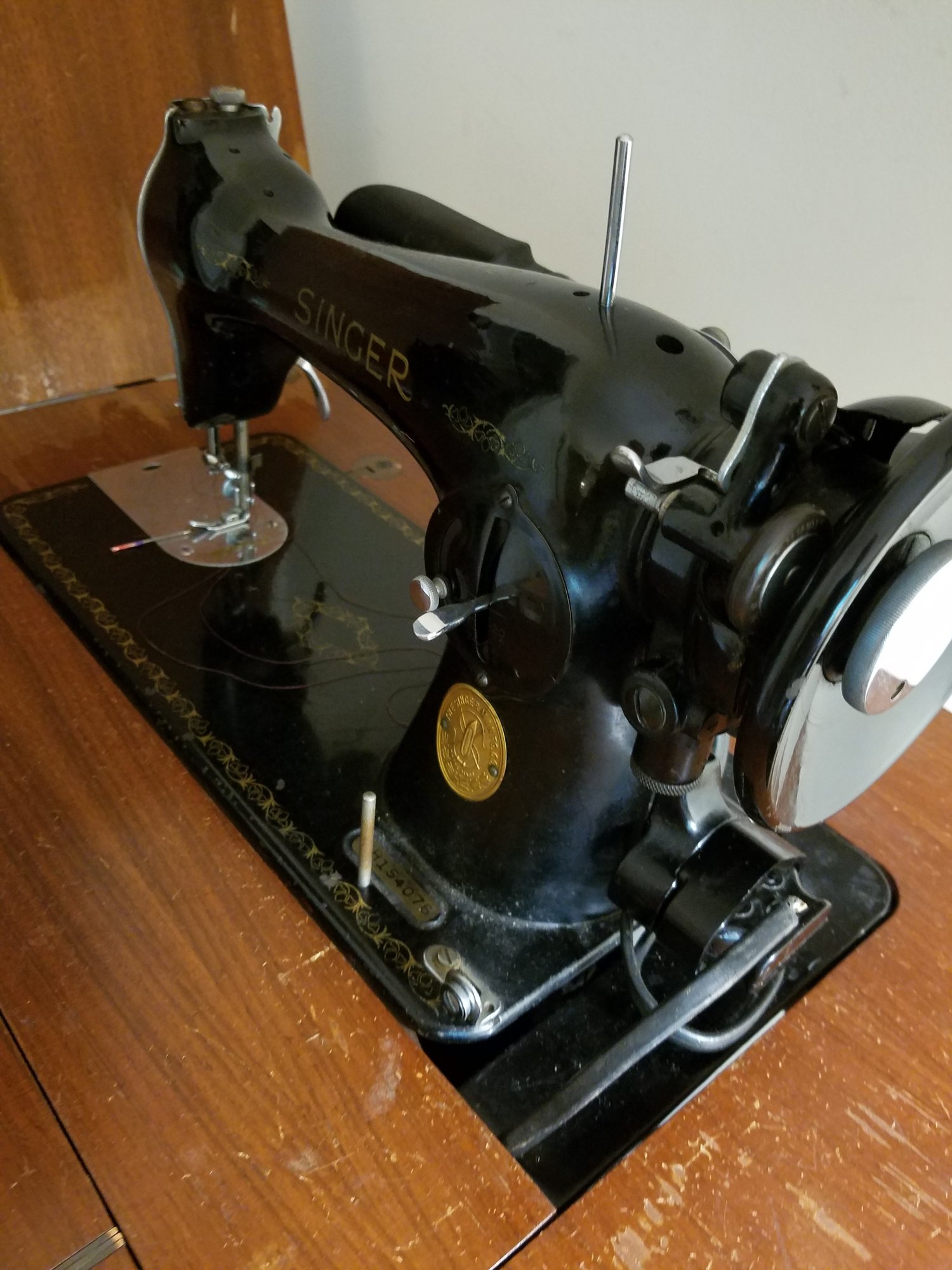 Vintage Singer Electric Sewing Machine - Model 15-91 - In Cabinet W ...