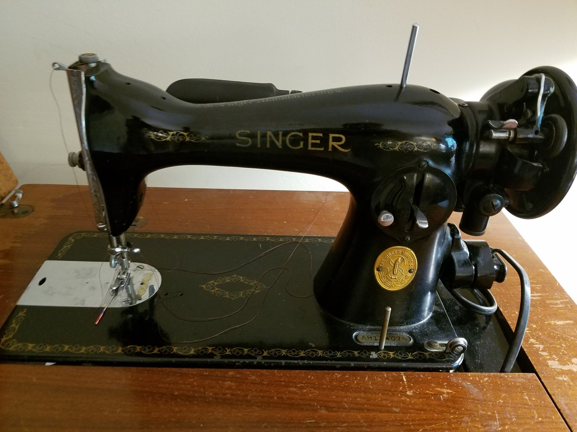 Vintage Singer Electric Sewing Machine - Model 15-91 - In Cabinet W ...
