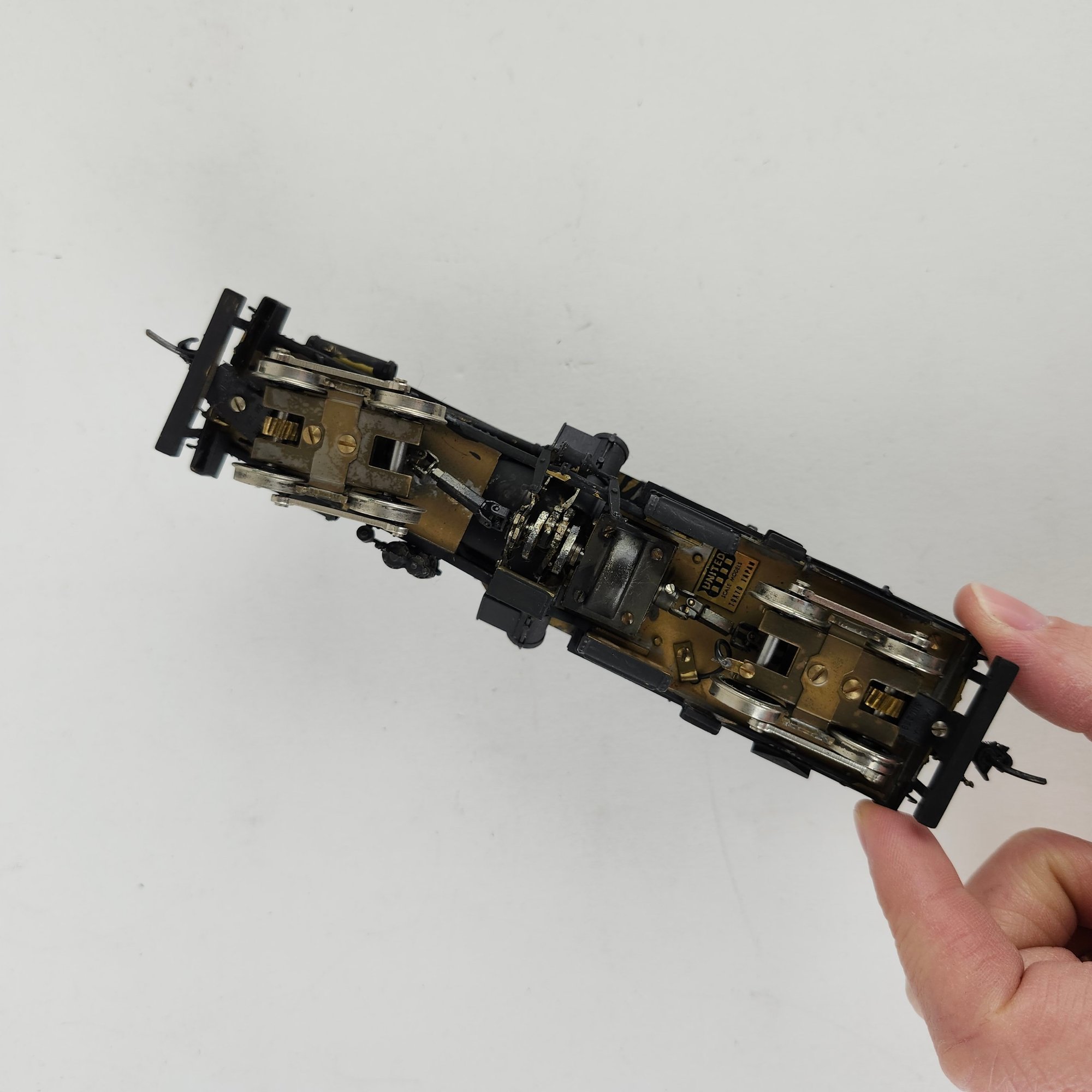 United Scale Model Pacific Fast Mail Locomotive #2210130 | Auctionninja.com