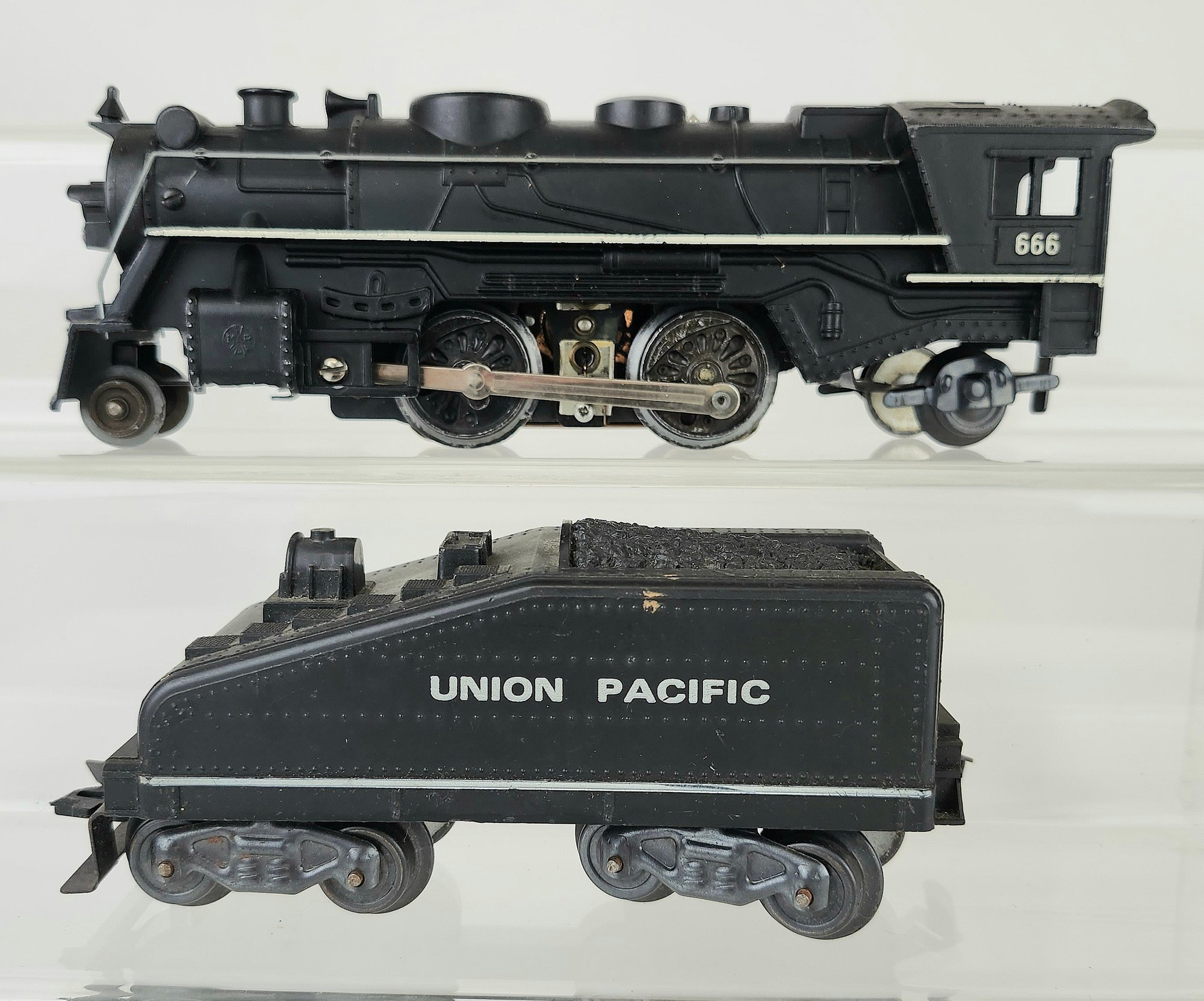 Marx 666 Locomotive And Tender #2212660 | Auctionninja.com